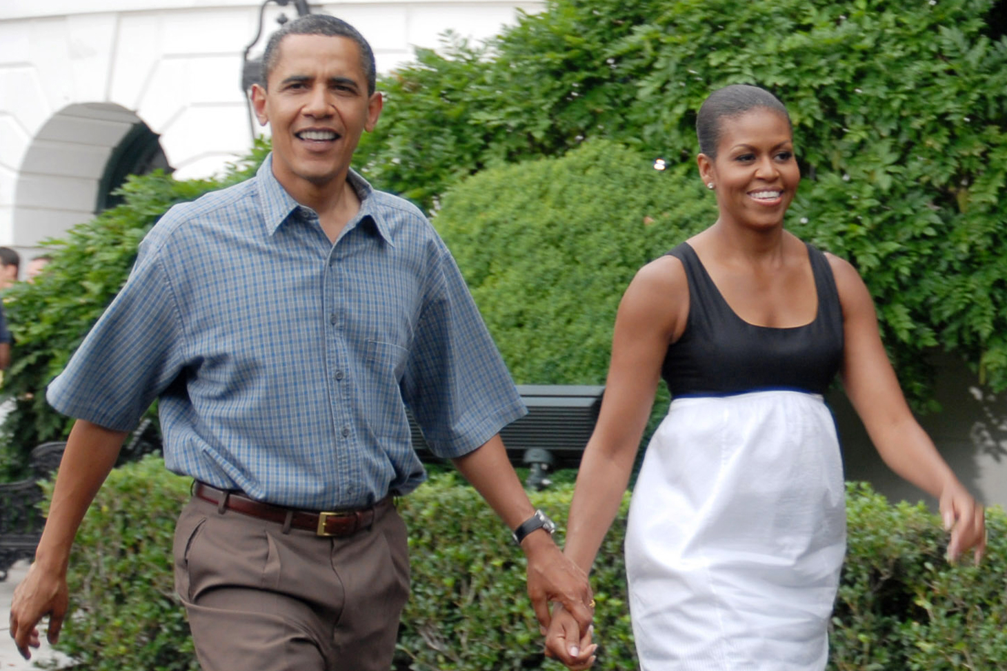 President Barack Obama and First Lady Michelle Obama walk to personally ...