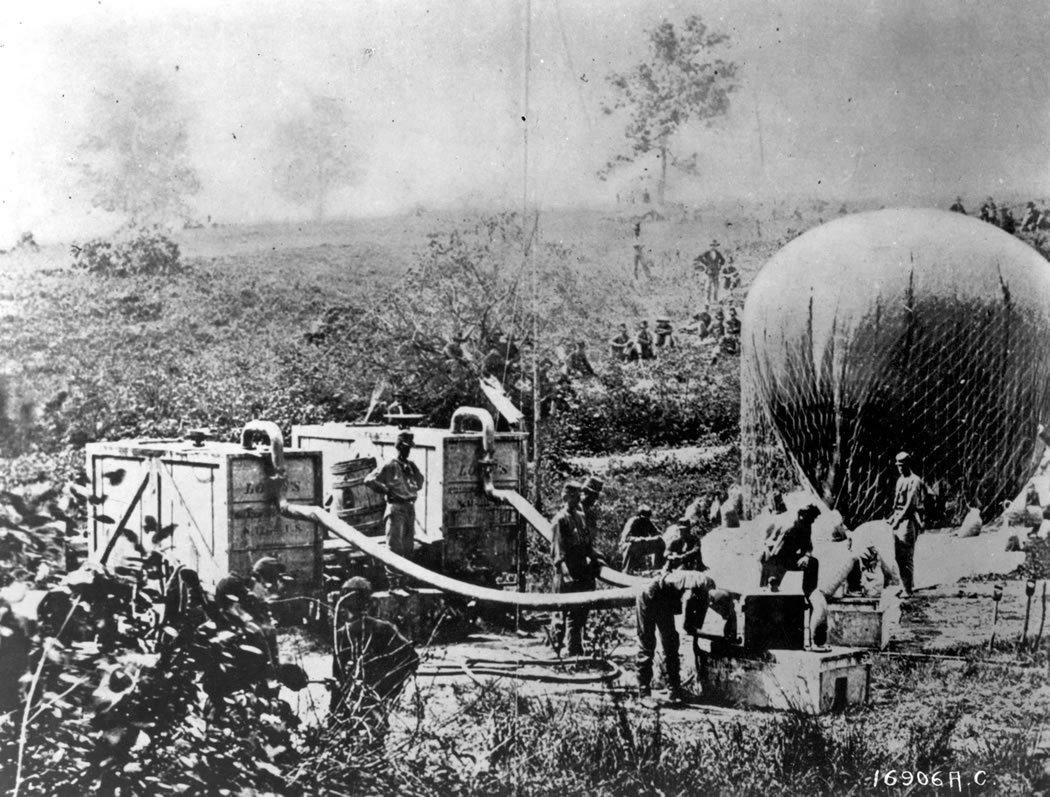 Inflation of the balloon " Intrepid"