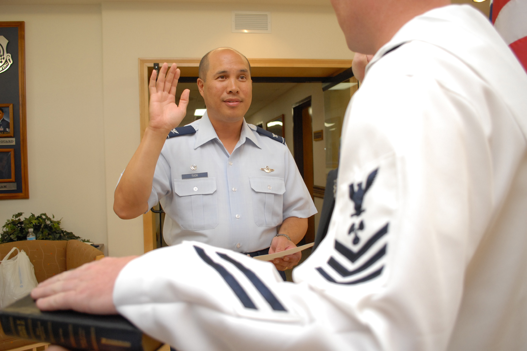 Hickam reenlists at Hickam > 15th Wing > Article Display