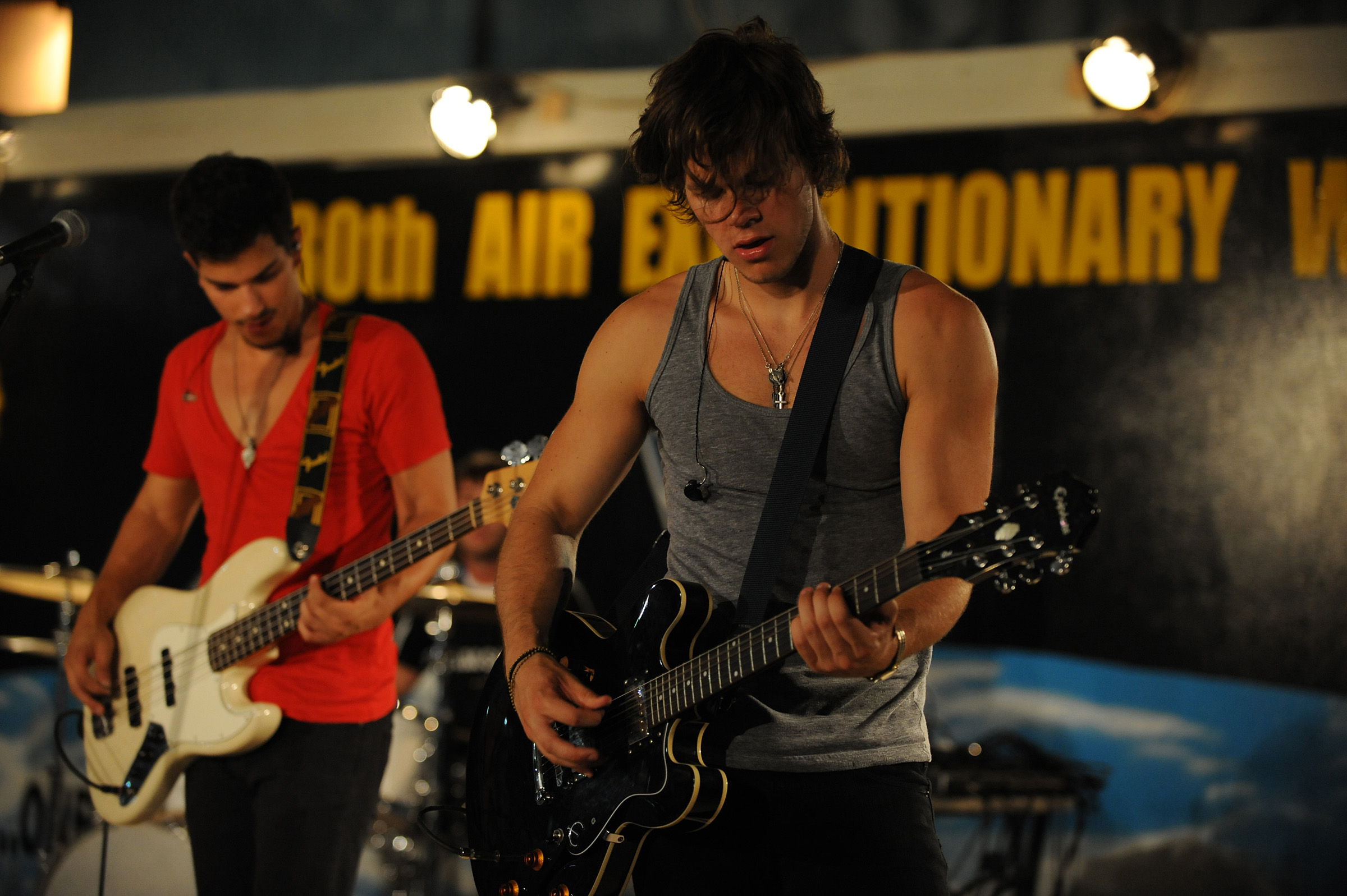 Armed Forces Entertainment brings "Elevation" to 380th > U.S. Air ...