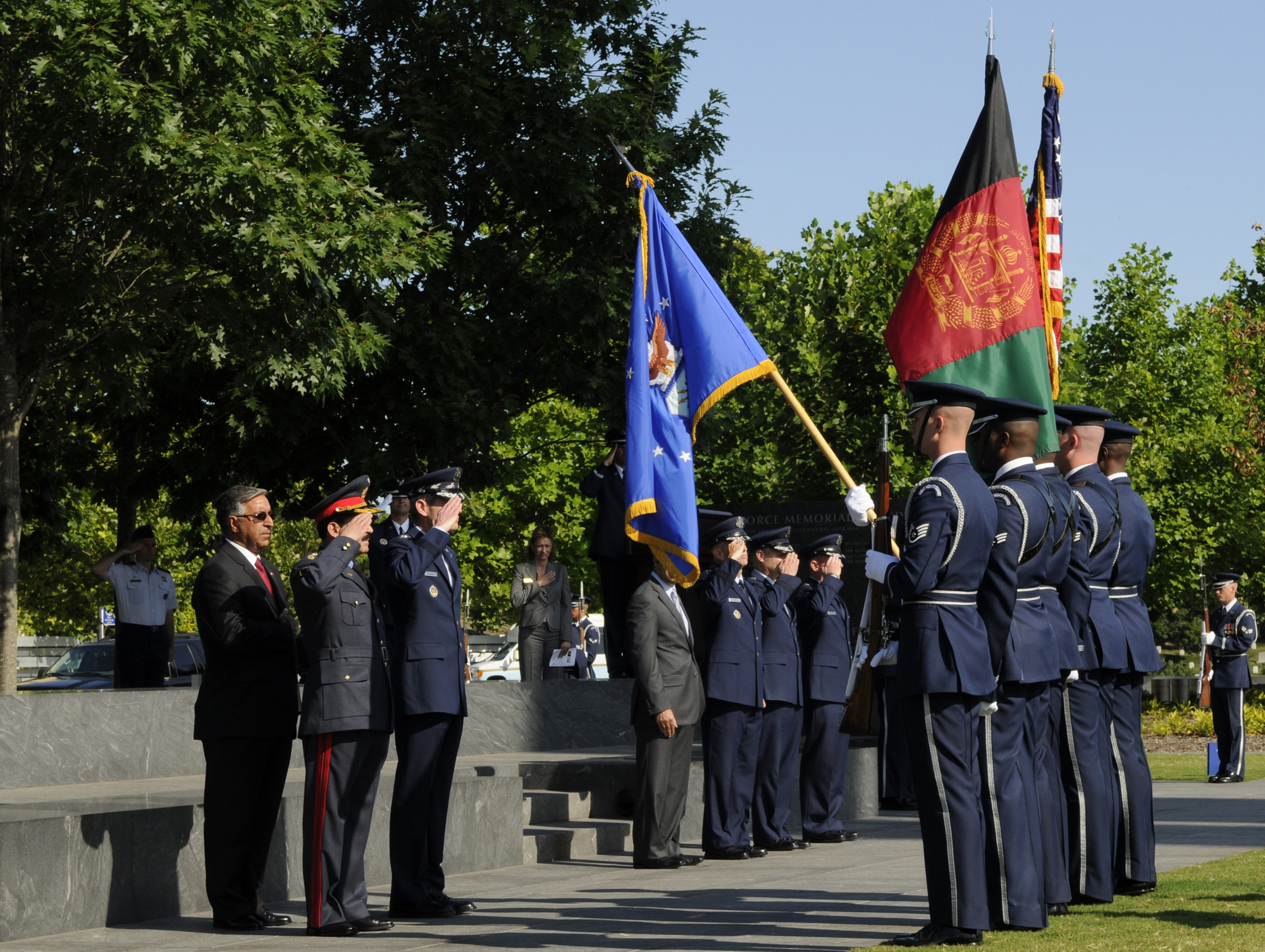 Air Force welcomes Afghan general > Air Force Honor Guard > Article Display