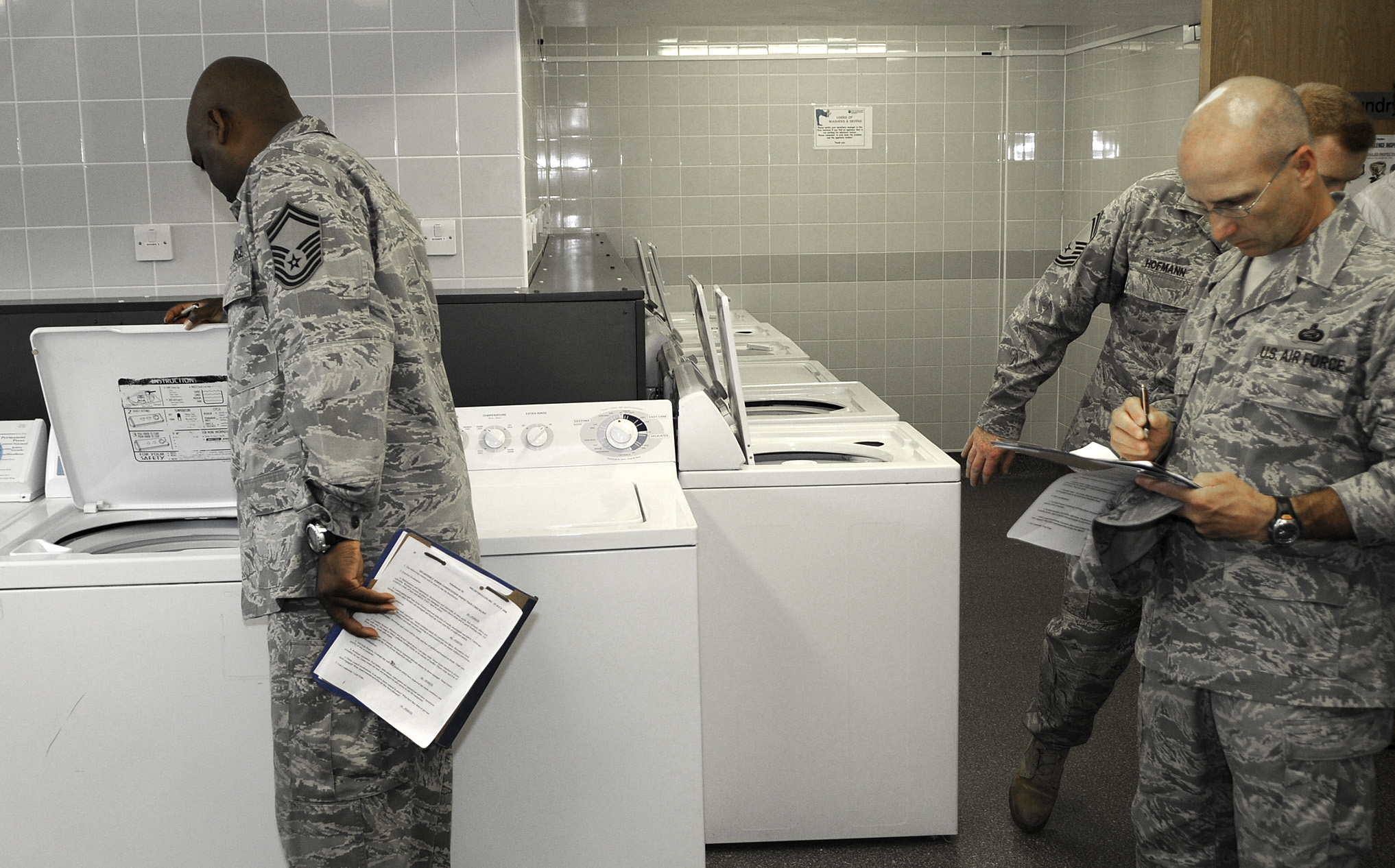 Wing leaders perform Dorm of the Quarter inspections > Royal Air Force ...