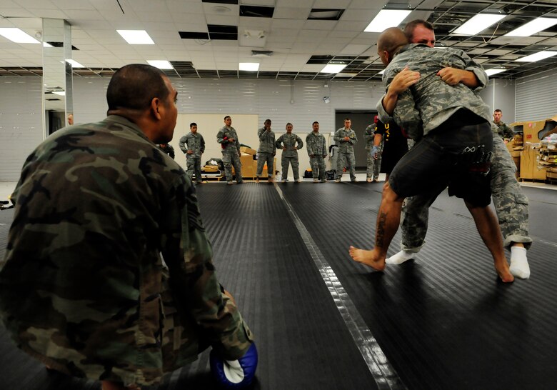 Airmen experience modern Army combative training > Andersen Air Force ...