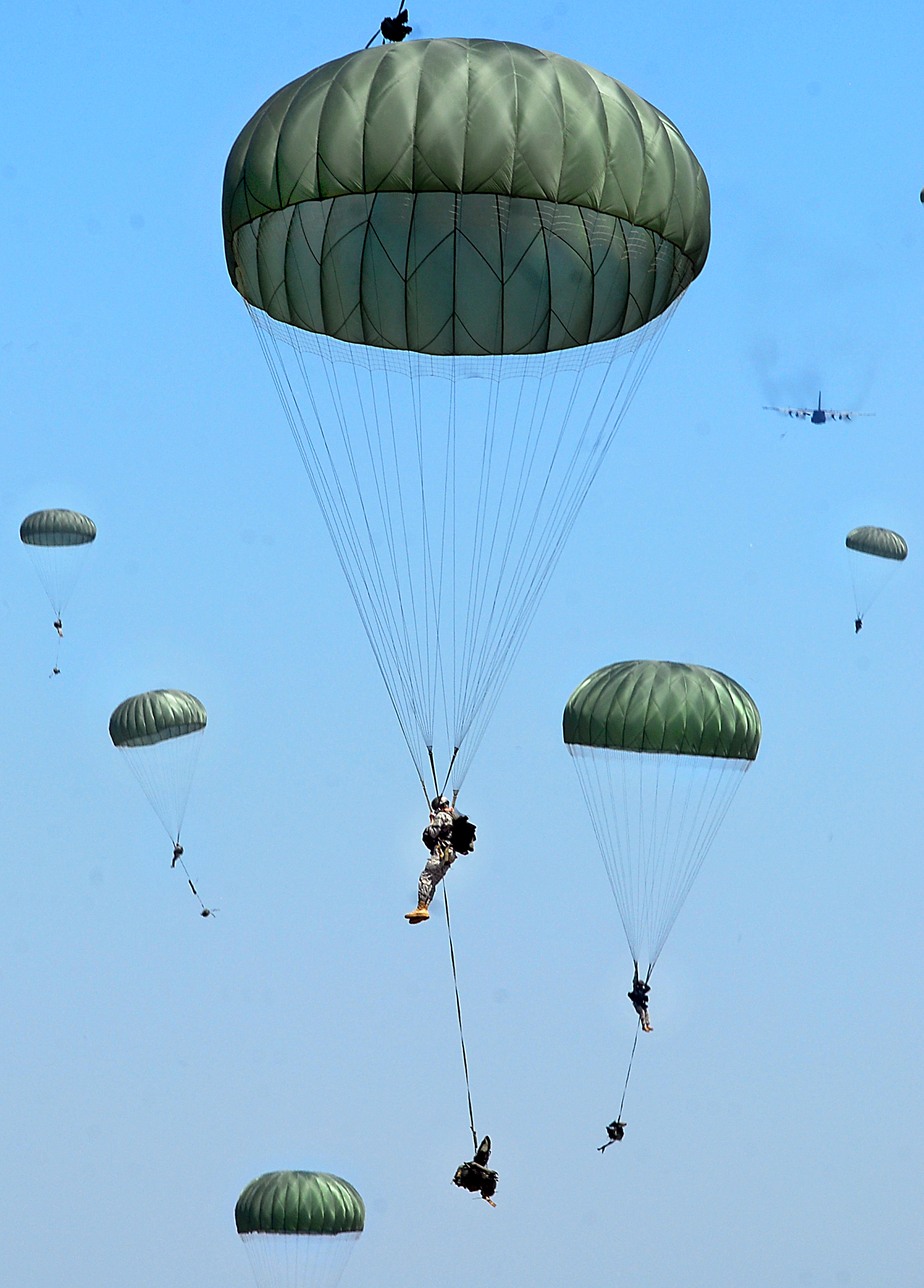 U.S. Army Airborne School students parachute onto Fryar Field Drop Zone ...