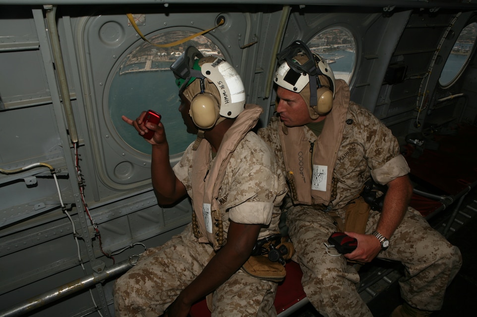 HMM-165 aircrew lift wounded warriors’ spirits > United States Marine ...
