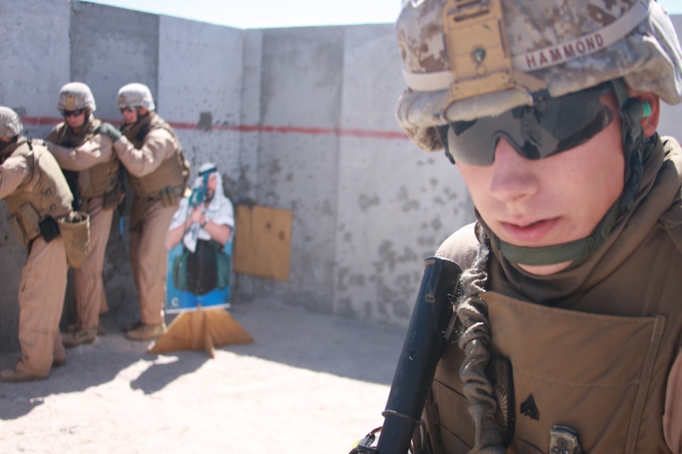 Special Reaction Team clears out Range 111 > United States Marine Corps ...