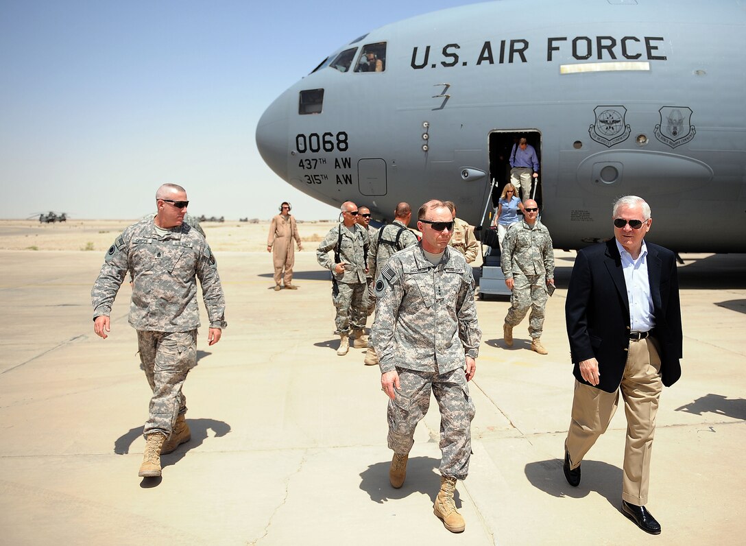 U.S. Defense Secretary Robert M. Gates walks with U.S. Army Lt. Gen ...