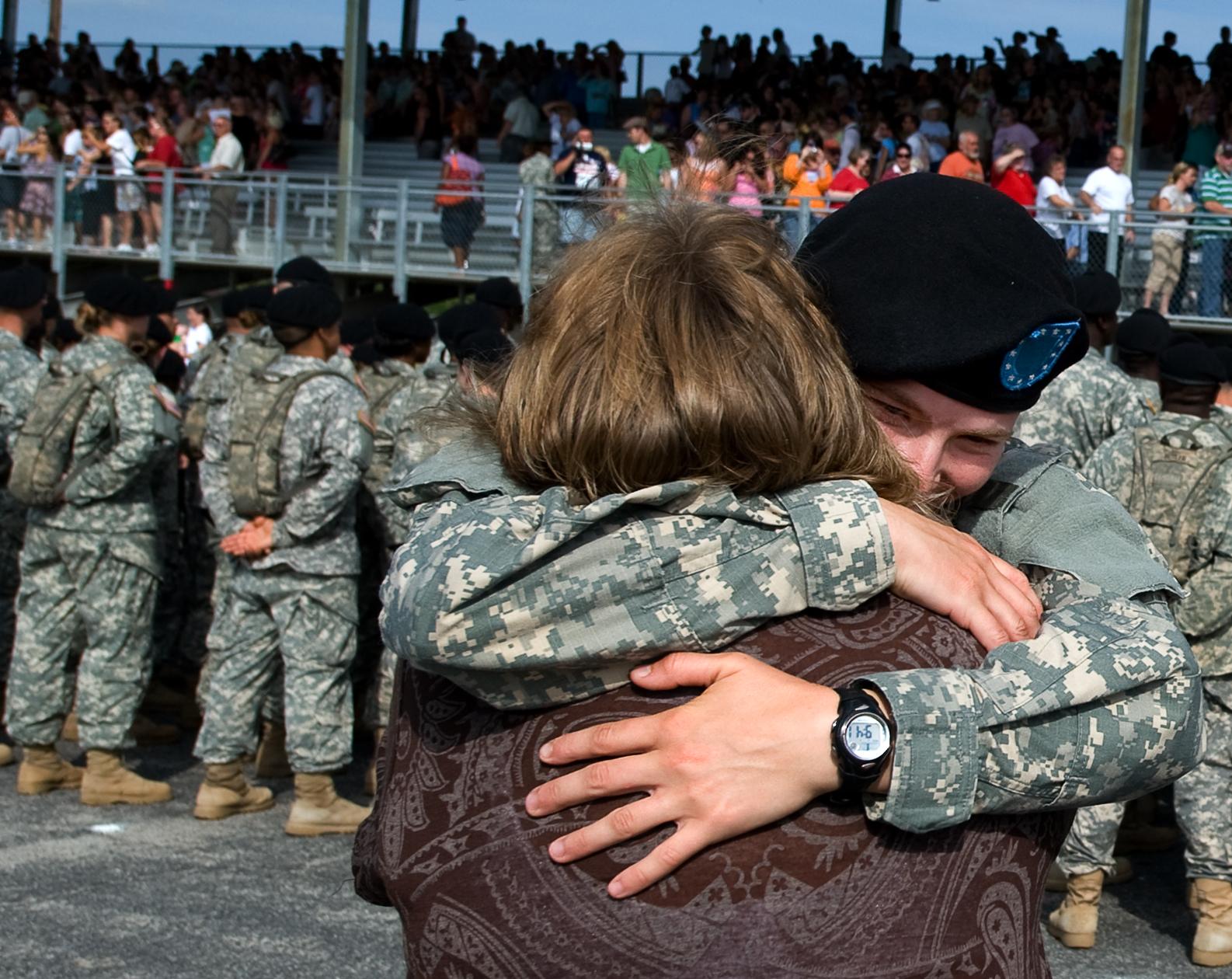 A new soldier hugs her mother at the conclusion of the basic training ...