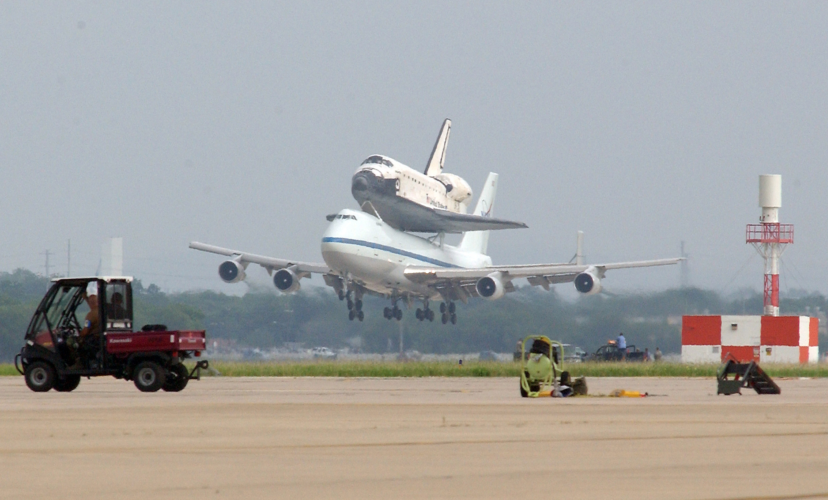 Photo essay: Shuttle transitions through Air Force bases