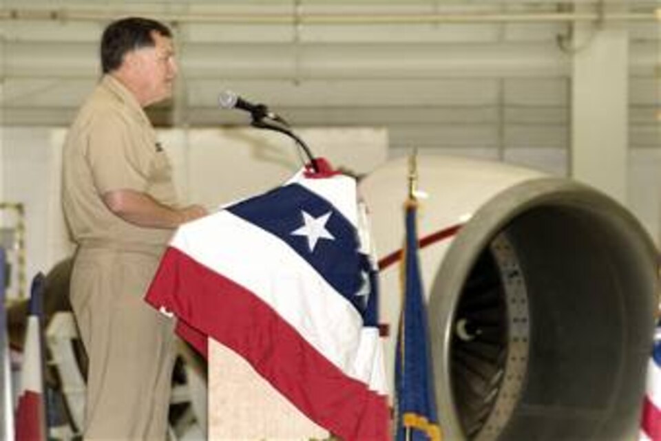 Engine on Navy E-6 sets military aviation record > United States Marine ...
