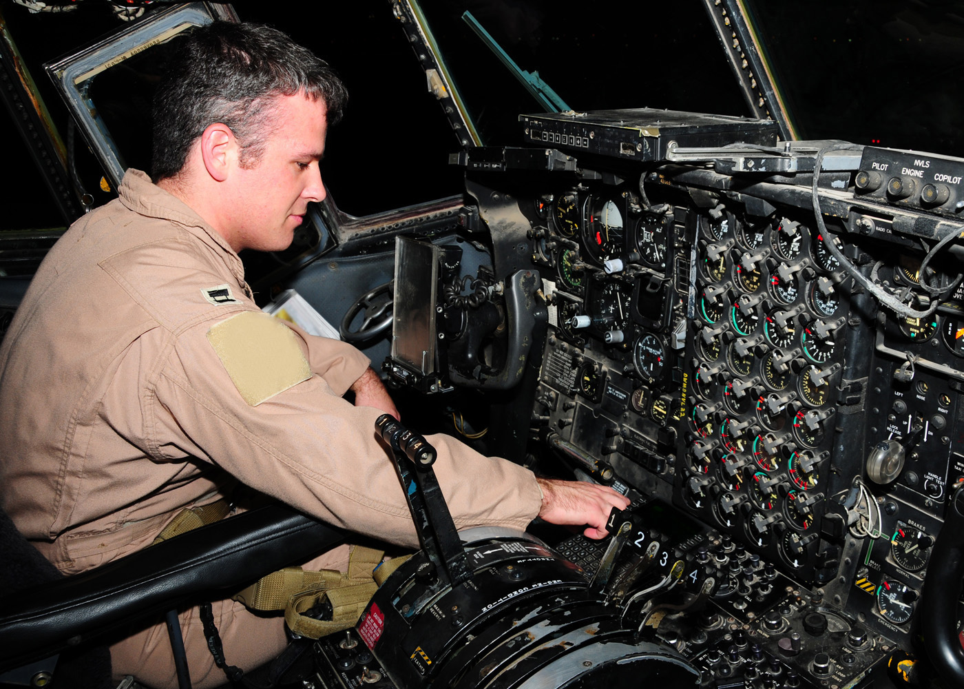 Quick recognition, action saves 737th EAS aircrew, Soldiers > U.S. Air ...