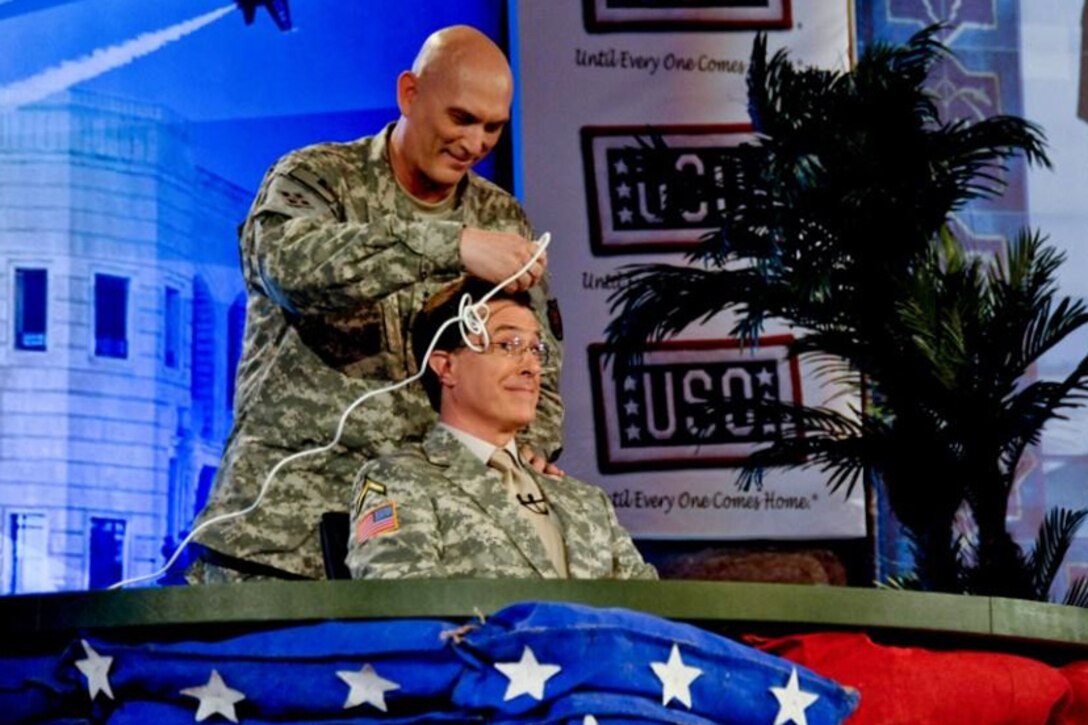 Multinational Force Iraq Commanding Gen. Raymond T. Odierno helps ...