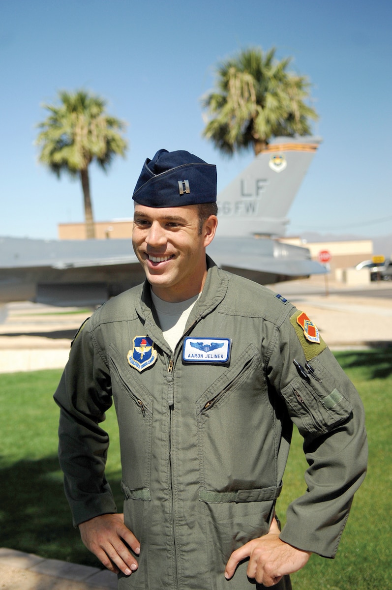 Luke captain to fly with Thunderbirds > Luke Air Force Base > Article ...