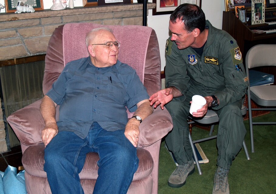 Love of flight, freedom unites two pilots > United States Marine Corps ...