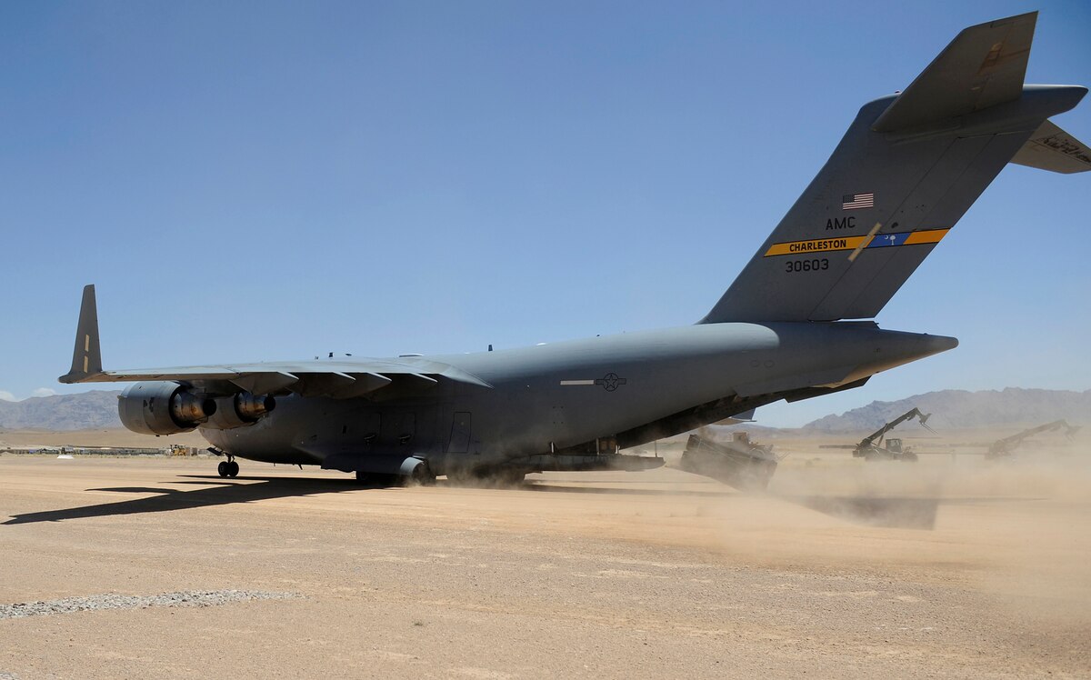 C-17 crew uses combat offload to deliver materials to warzone > Air ...