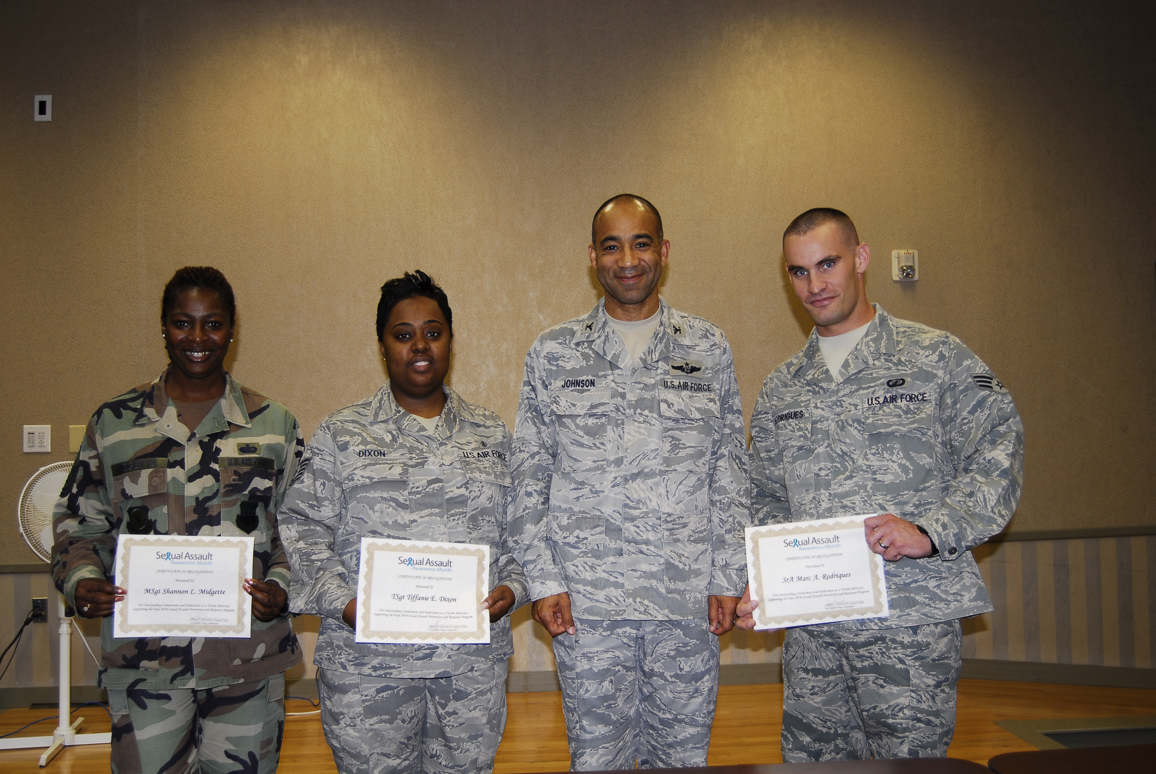 Airmen coined for Excellence > Pope Field > Article Display
