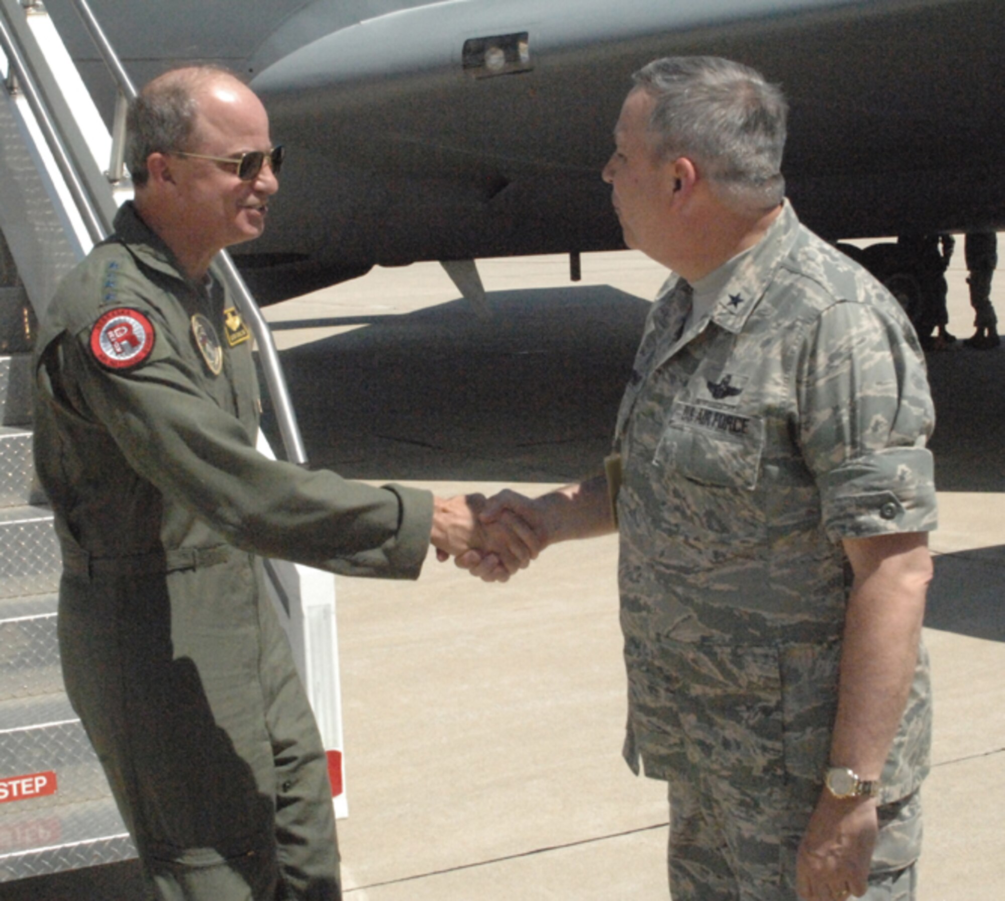 Greeting General Chilton > Grissom Air Reserve Base > Article Display