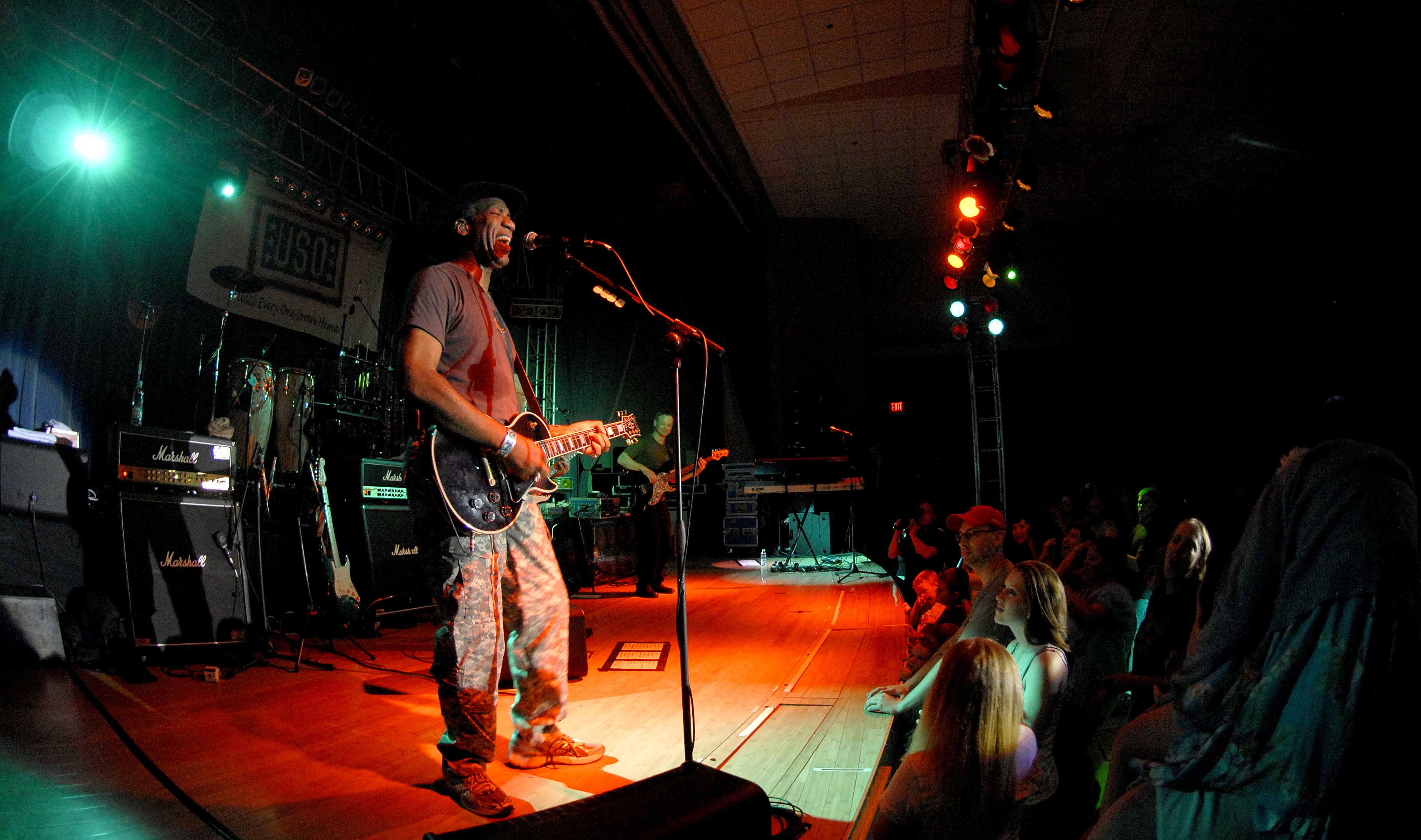 Gary Sinise and the "Lt. Dan Band" rock Team Osan > Pacific Air Forces ...