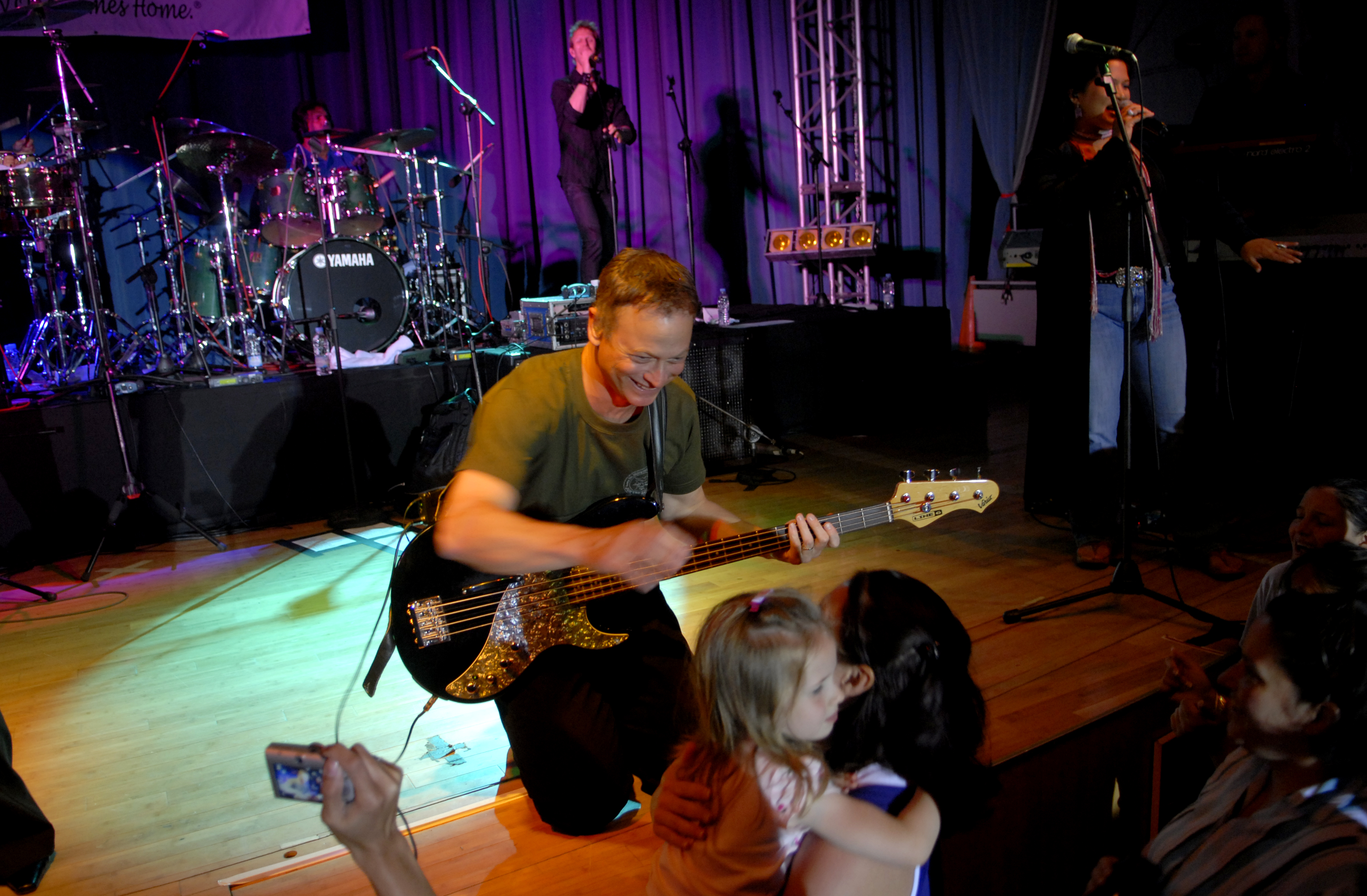 Gary Sinise and the "Lt. Dan Band" rock Team Osan > Pacific Air Forces ...