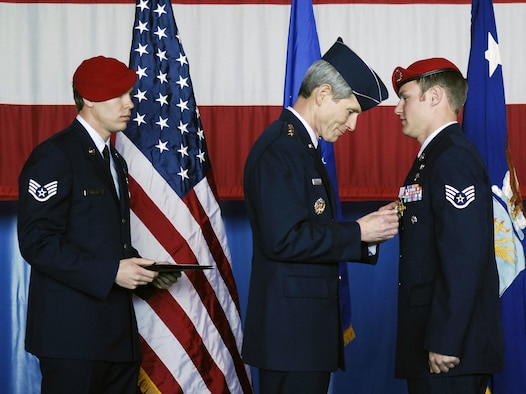 Combat controller receives Air Force Cross, Purple Heart > Pope Field ...