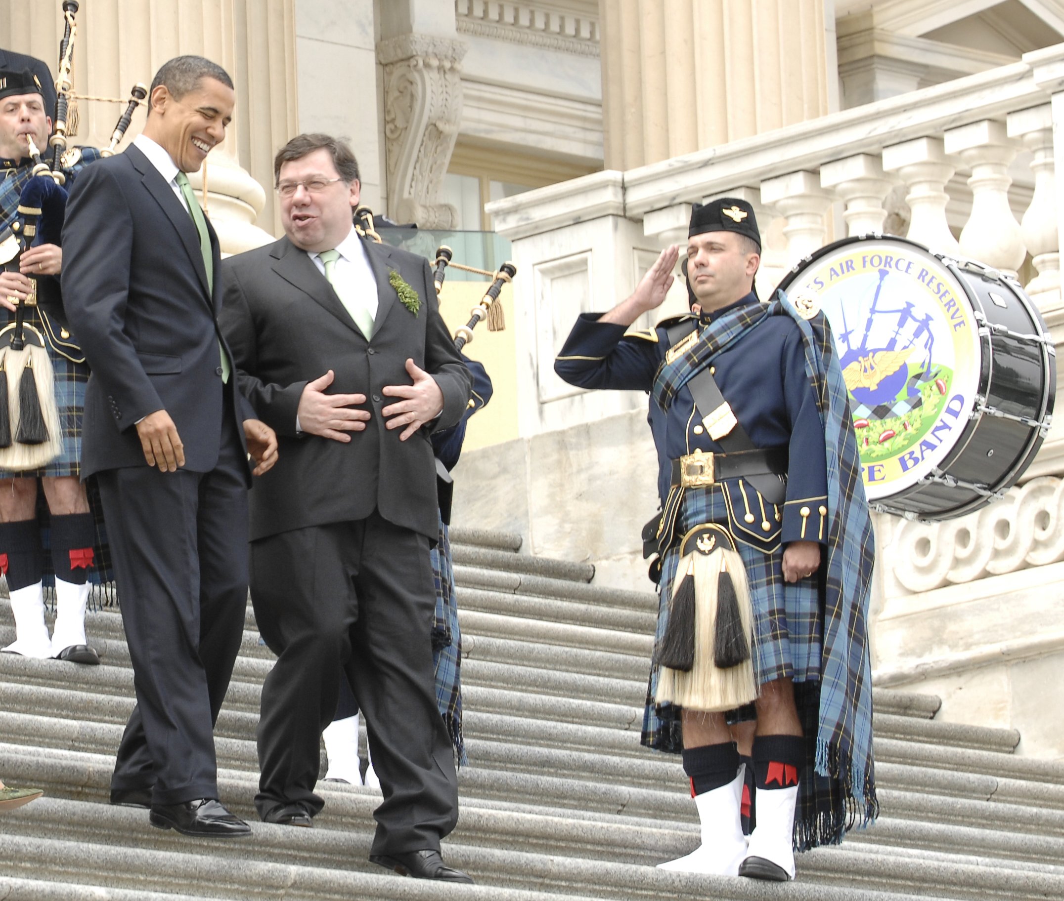 Reserve band 'pipes in' president, Irish prime minister > Air Force ...