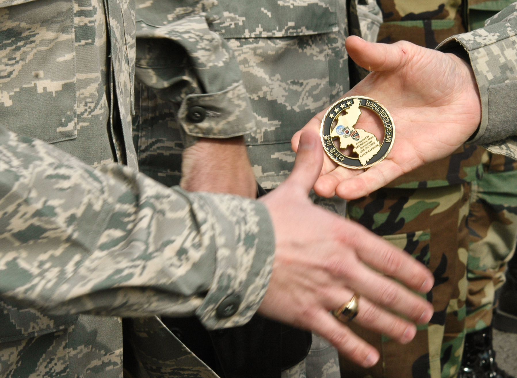 USFK commander presents coins to ACC augmentees > Seventh Air Force ...