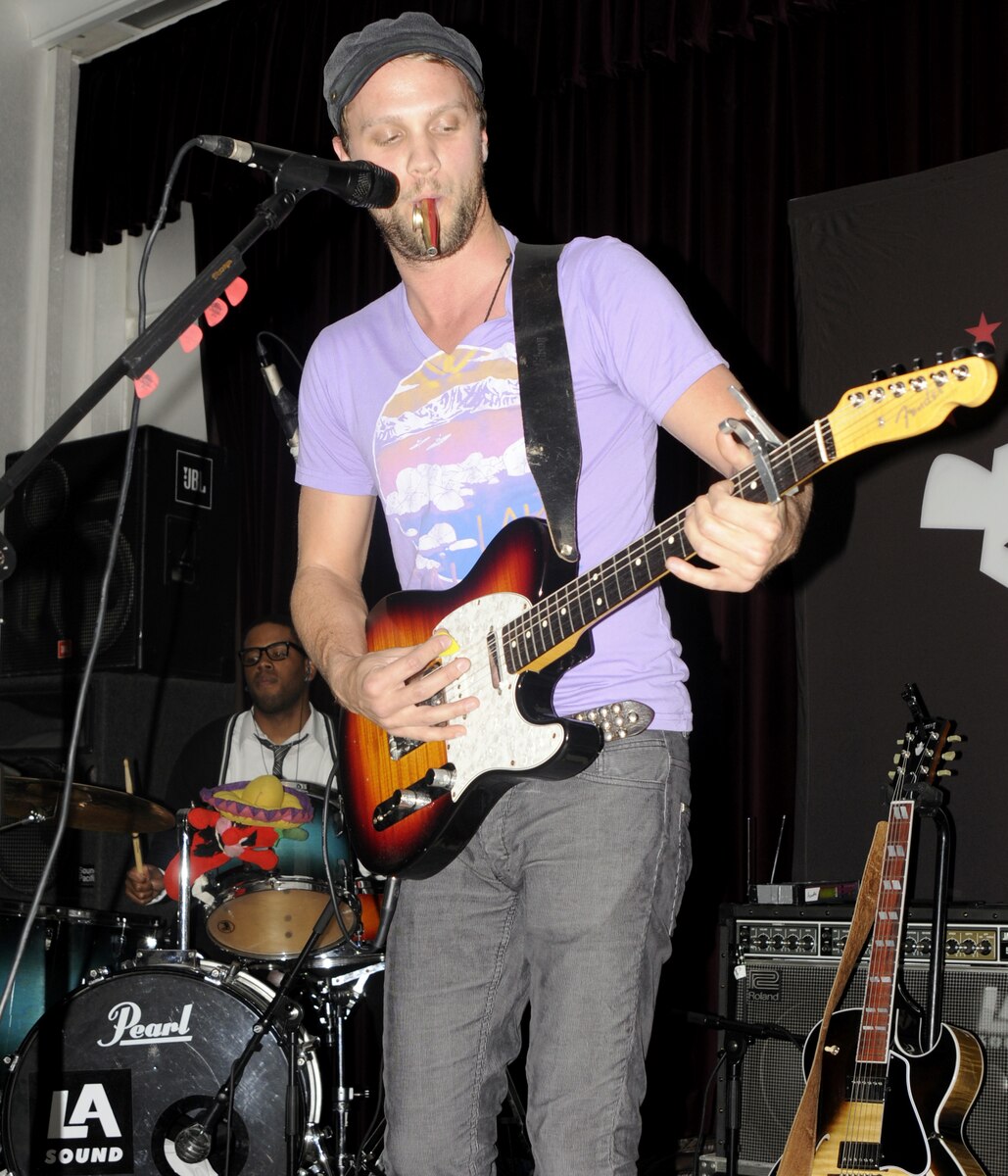 Stephen Kellogg, Andrew Ripp perform at Incirlik > Incirlik Air Base ...