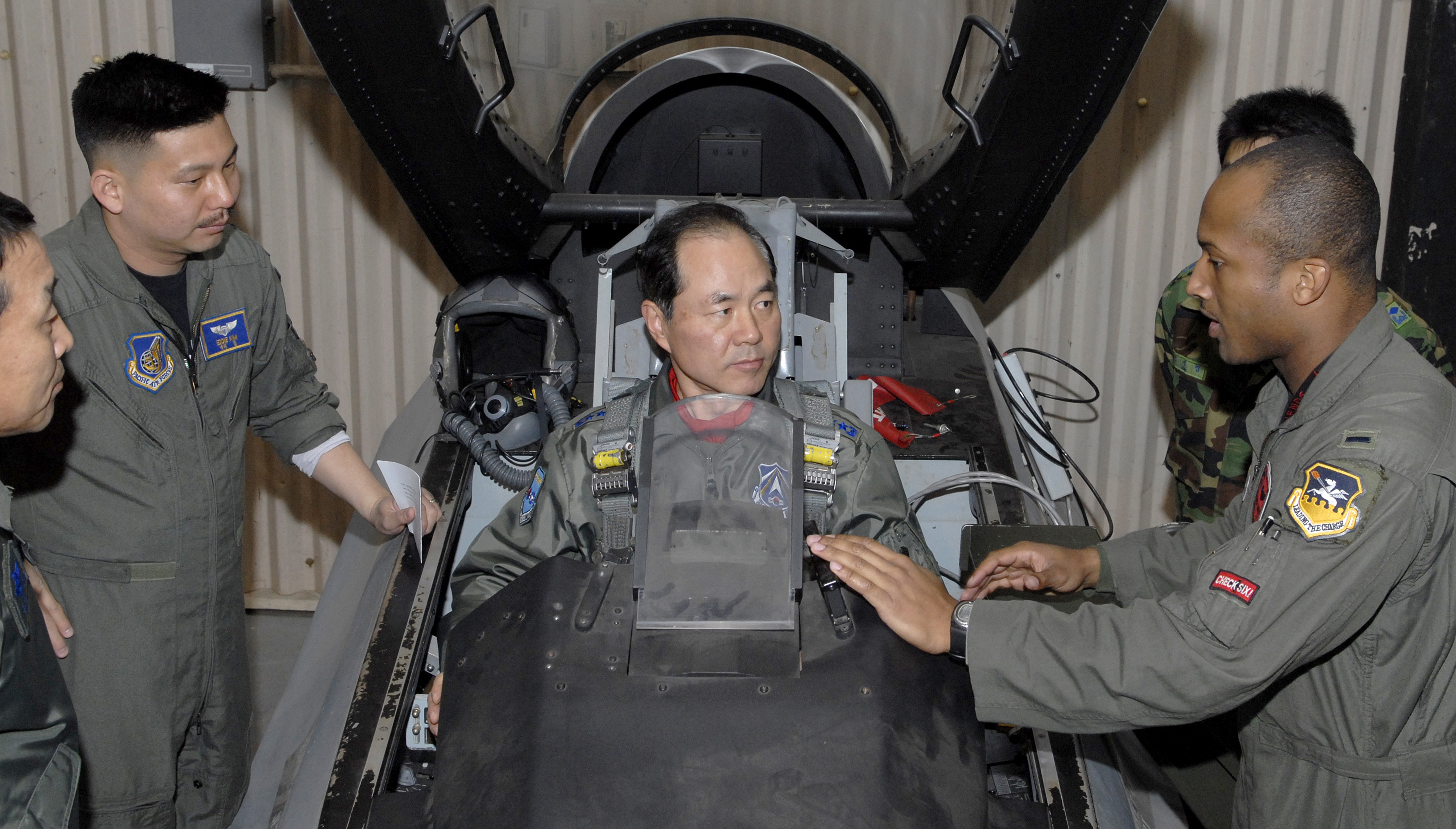 ROK commander preparing for U.S. F-16 flight