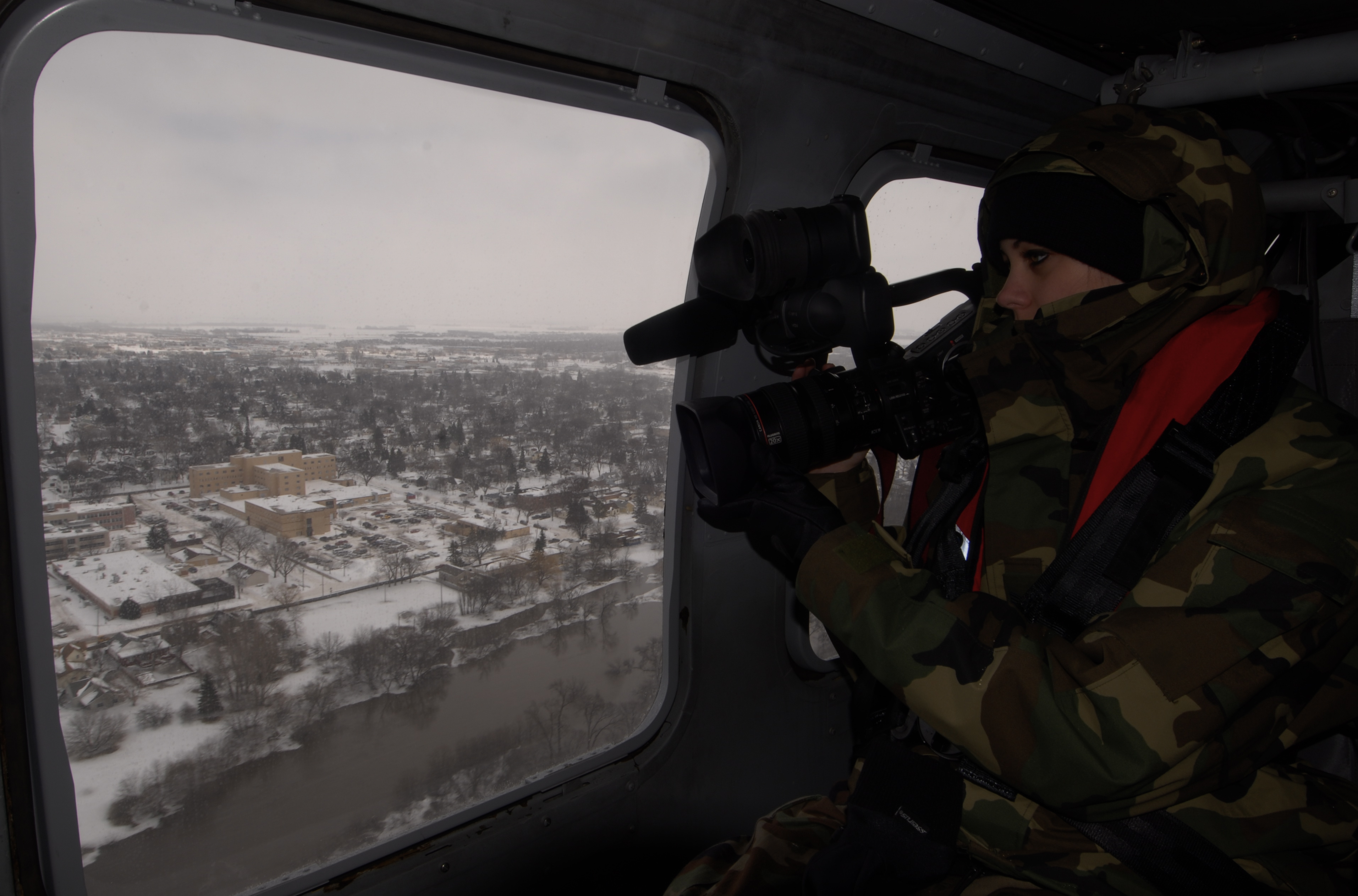 133 AW Airmen join flood fight > Air National Guard > Article Display