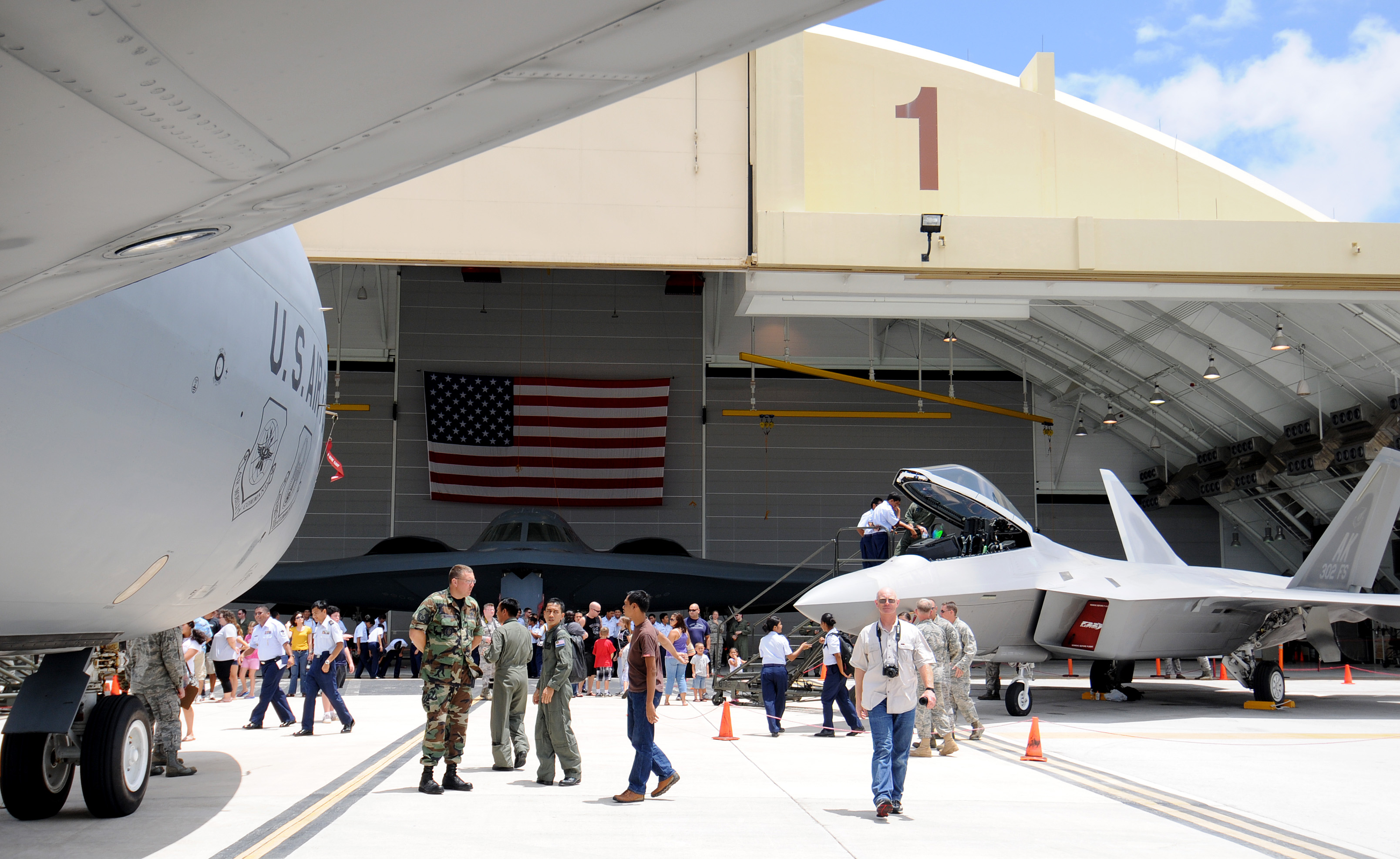 Andersen gives military, local community members, up-close view of F-22 ...