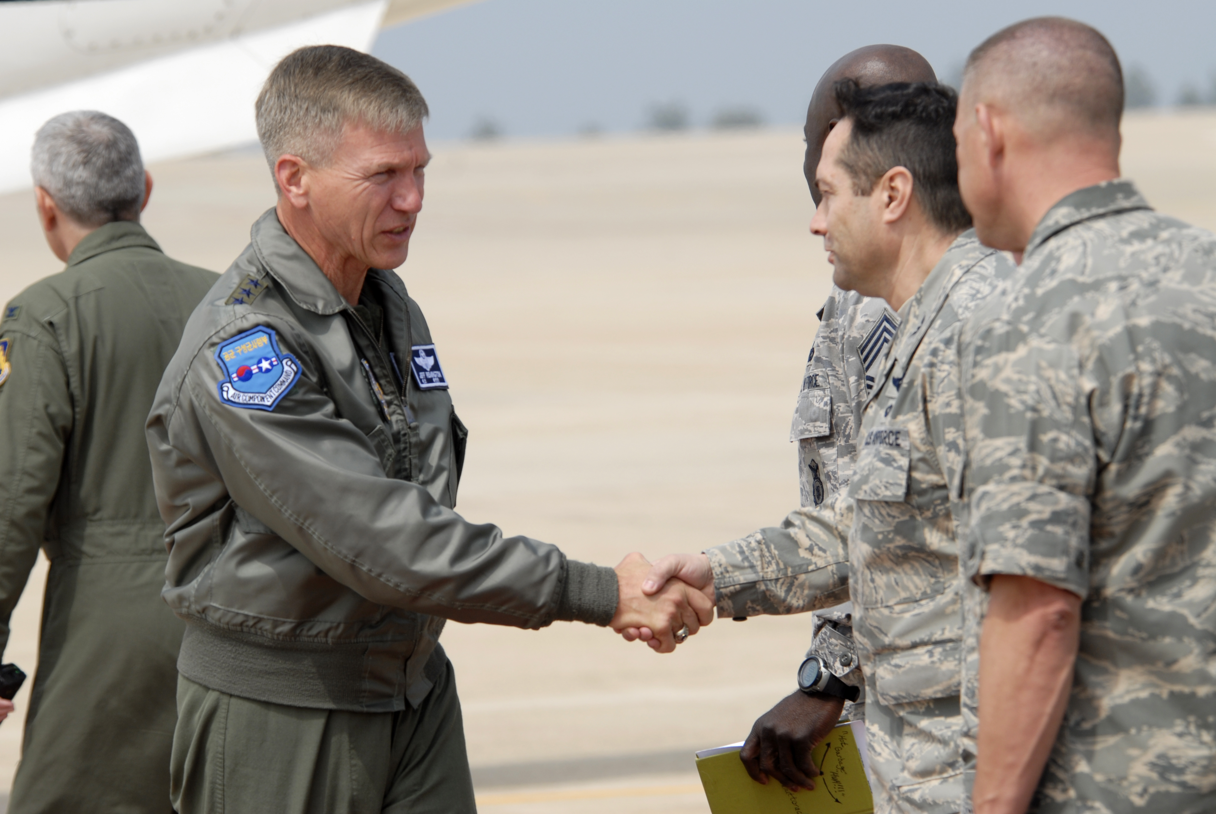 7AF/CC visits Kunsan > Kunsan Air Base > Display