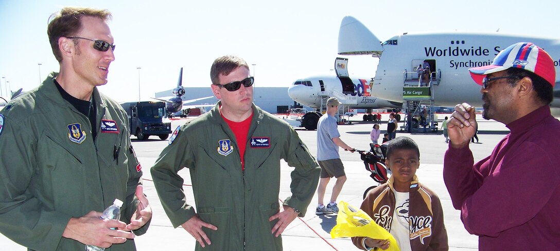 477th FG features F-22A at aviation trade show