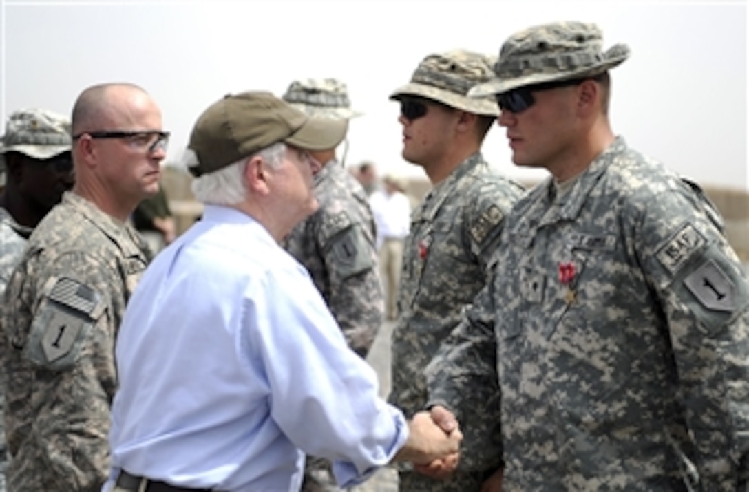 Secretary Gates presents Bronze Star Awards with Valor to soldiers.