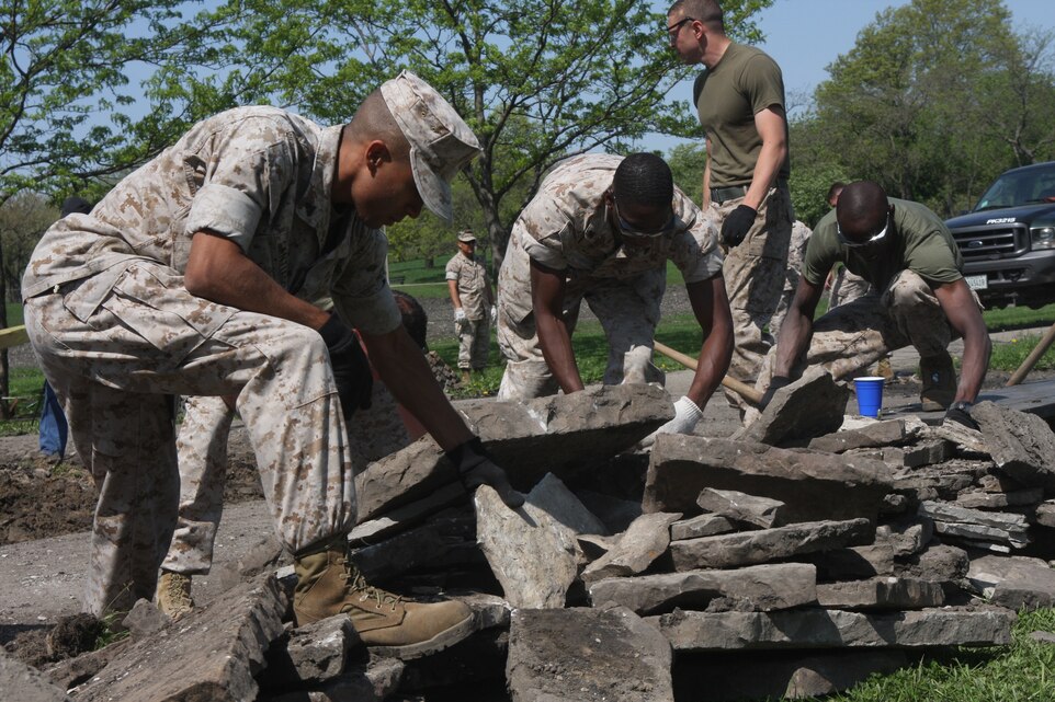 Marines, West Side Community clean up Riis Park > United States Marine ...
