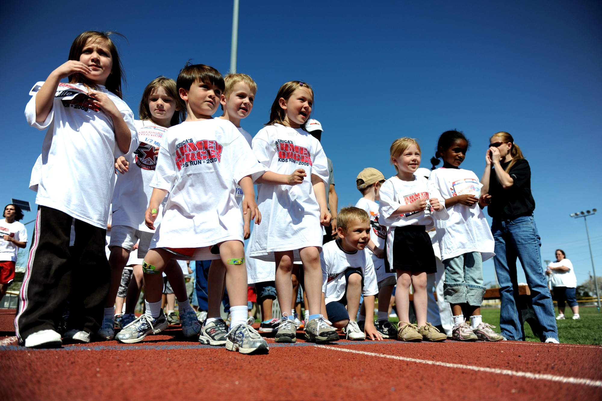 Children line up for Armed Forces Kids Run > Mountain Home Air Force ...