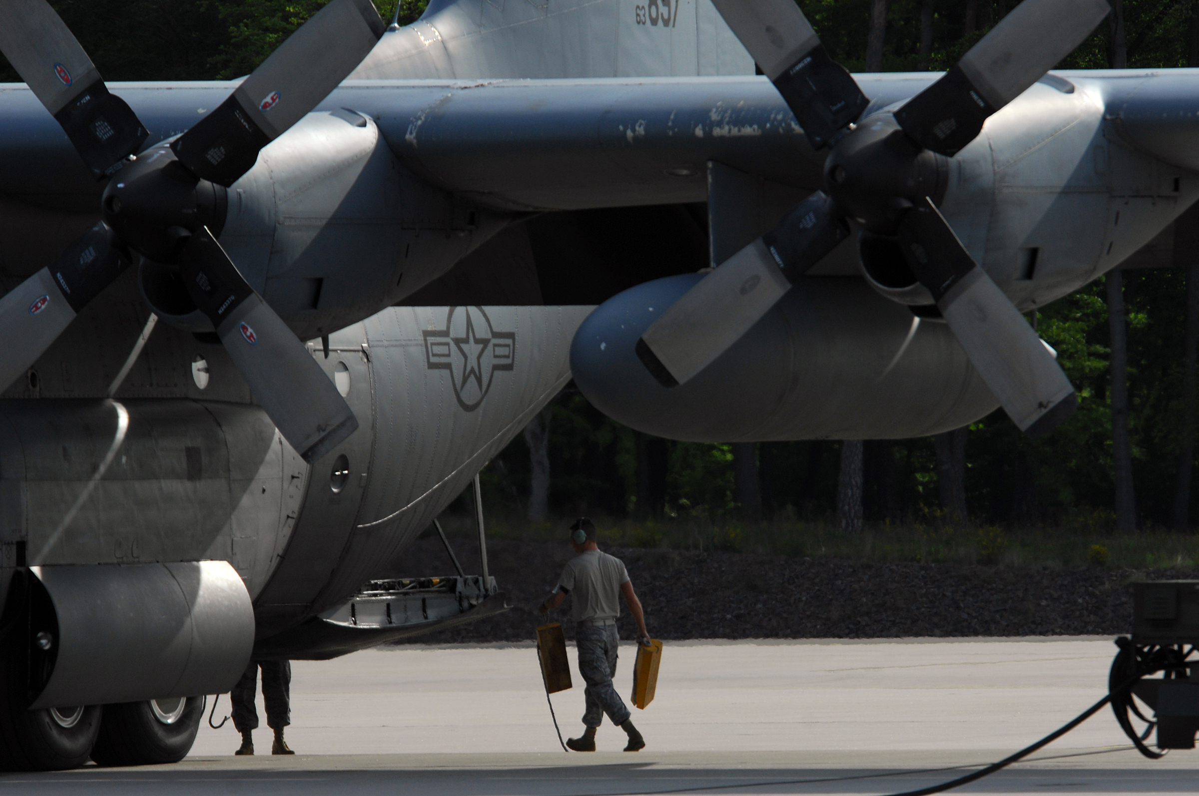 86th AMXS performs on-the-spot maintenance to keep mission going > U.S ...