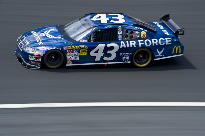 NASCAR salutes military at Memorial Day race > Air Force > Article Display