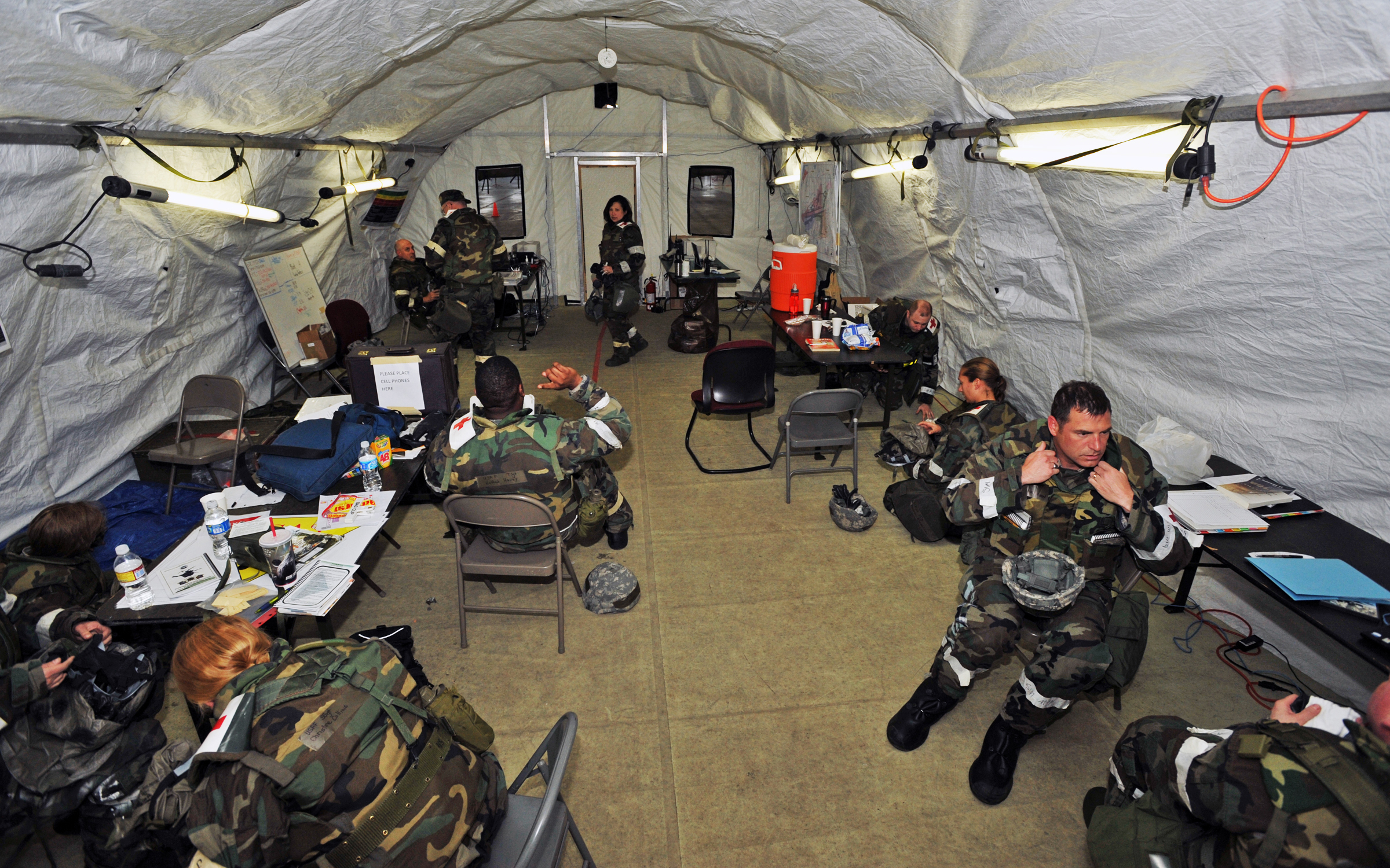 Airmen prepare during Polar Force 09-05 > Pacific Air Forces > Article ...