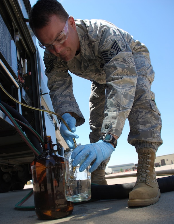 Air Force officials test new constant-pressure fuel system > U.S. Air ...