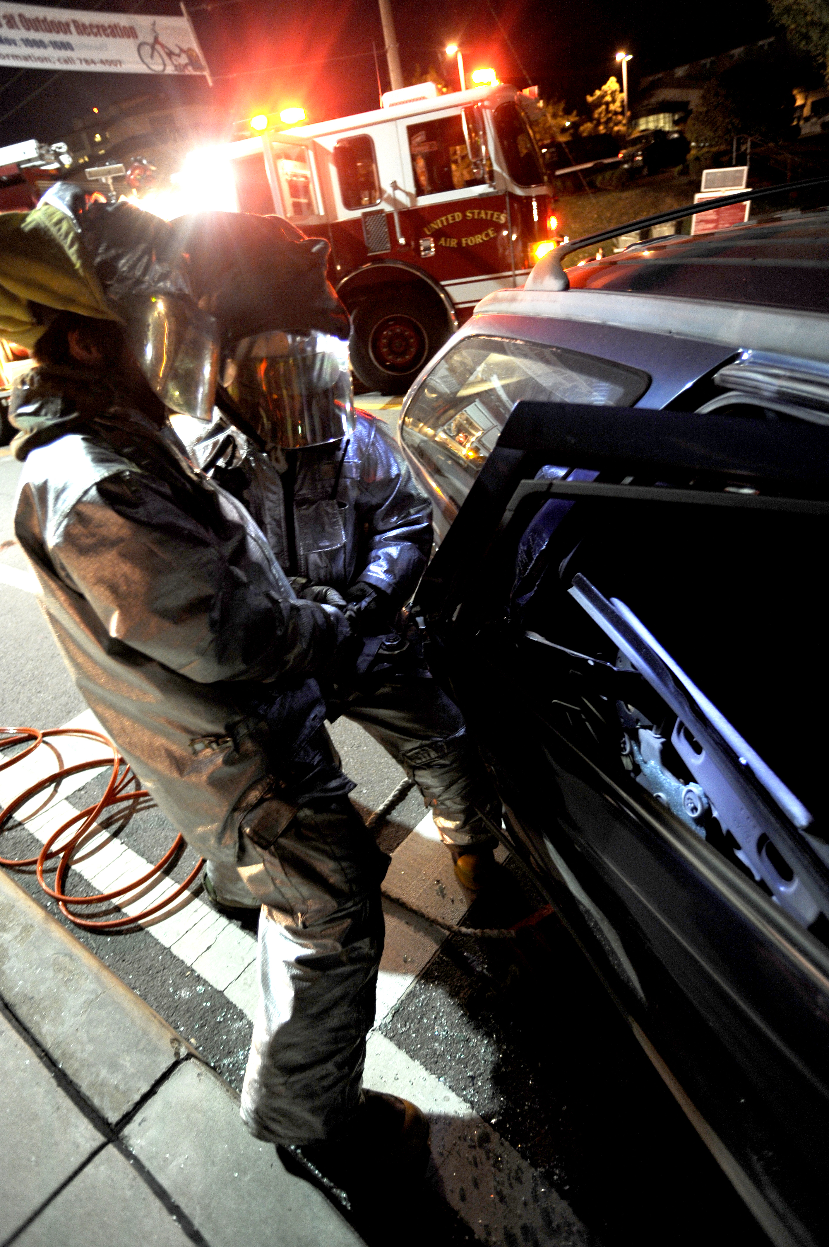 Fire fighters train to save lives > Osan Air Base > Article Display