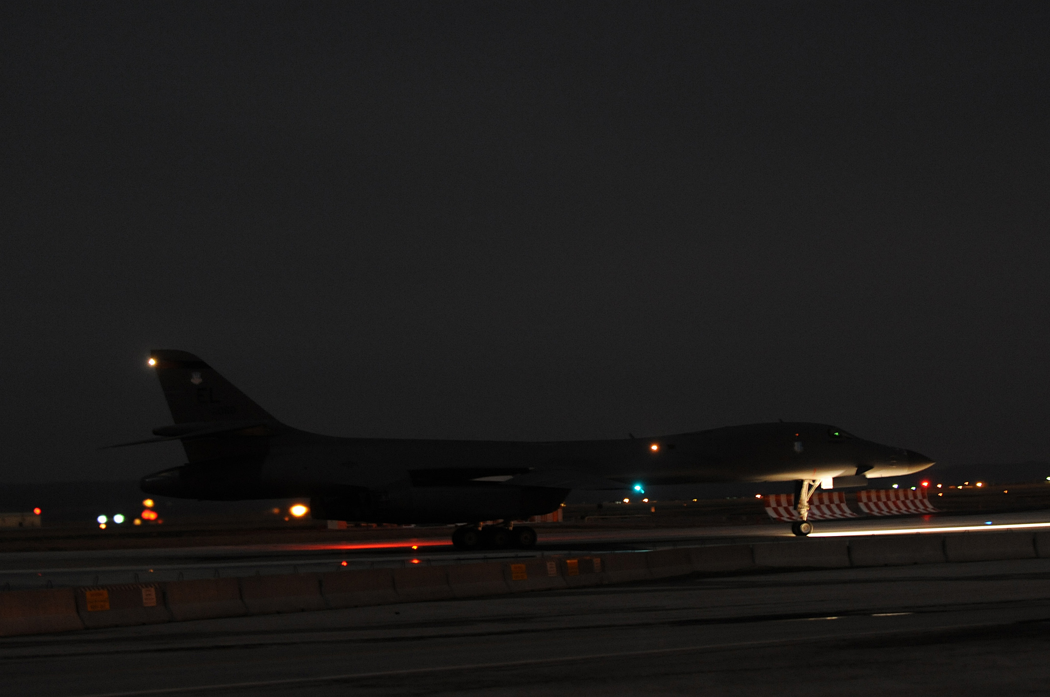 B-1 takes off > Air Combat Command > Article Display