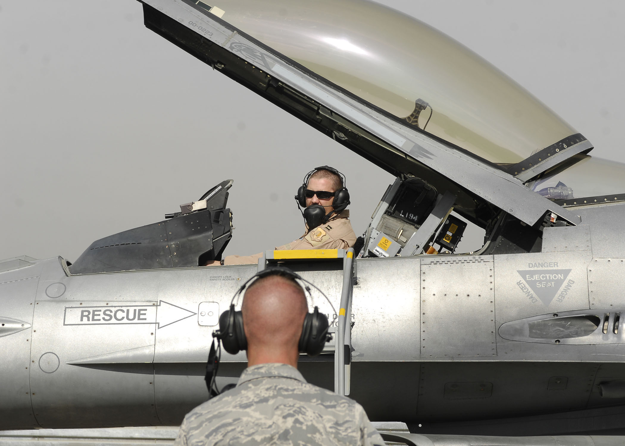 Fighting Falcons maneuver through the skies of Afghanistan > U.S. Air ...