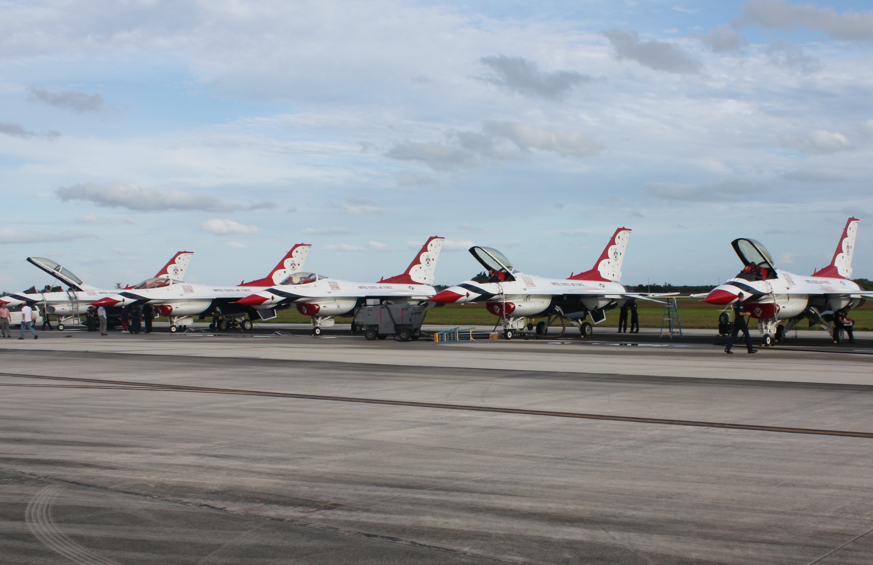 Thunderbirds arrive at Homestead > Homestead Air Reserve Base > Article ...
