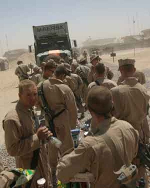 Mobile PX brings smokes, smiles to Golden > 13th Marine Expeditionary ...