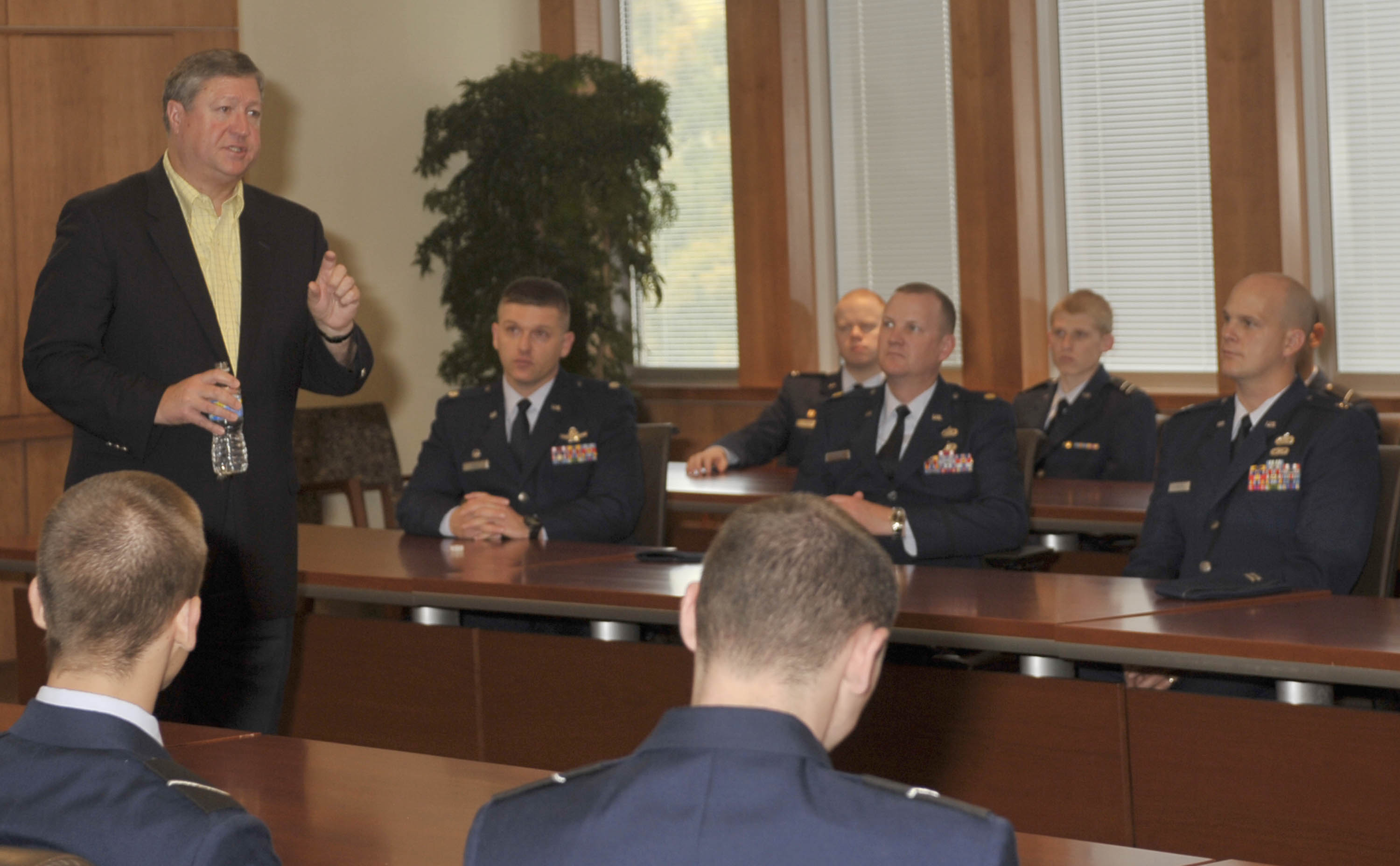 SECAF visits University of Tennessee Air Force ROTC cadets > Air ...