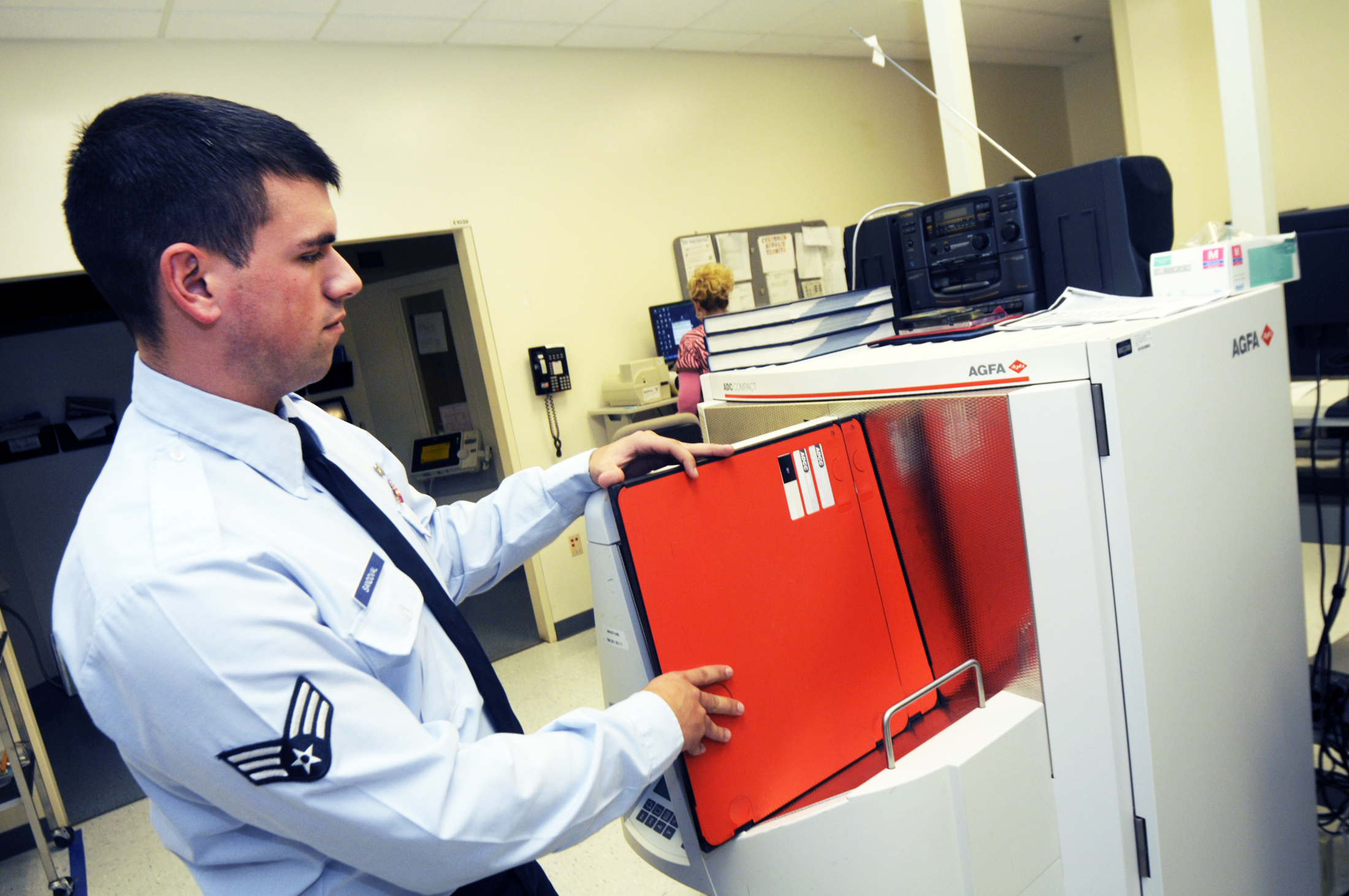 Radiology technicians use modern technology to help patients > Robins ...