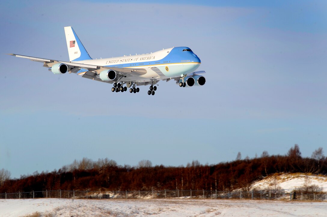 Air Force One prepares to land on Elmendorf Air Force Base, Alaska, Nov ...