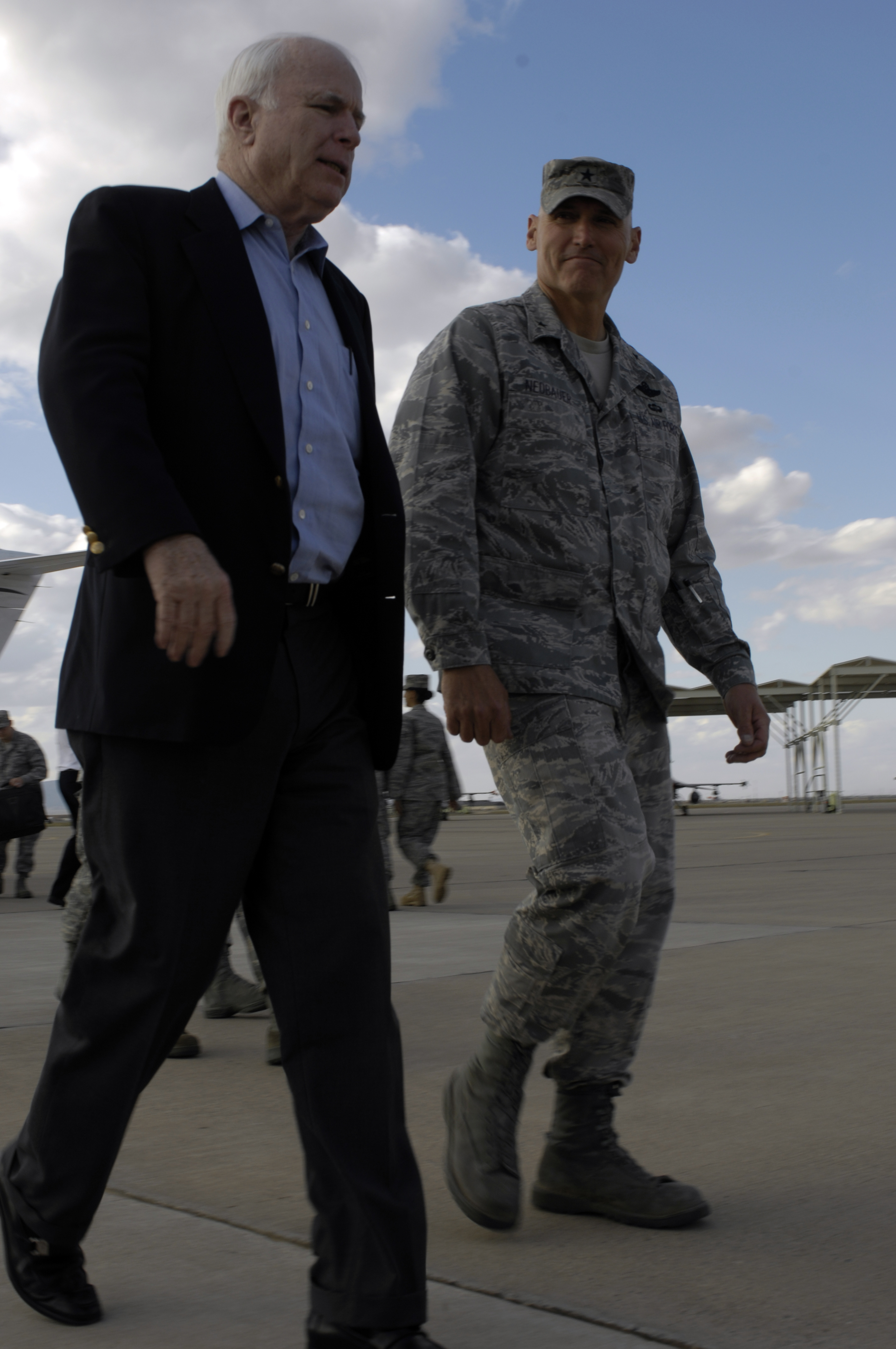Senator McCain visits Luke > Luke Air Force Base > Article Display