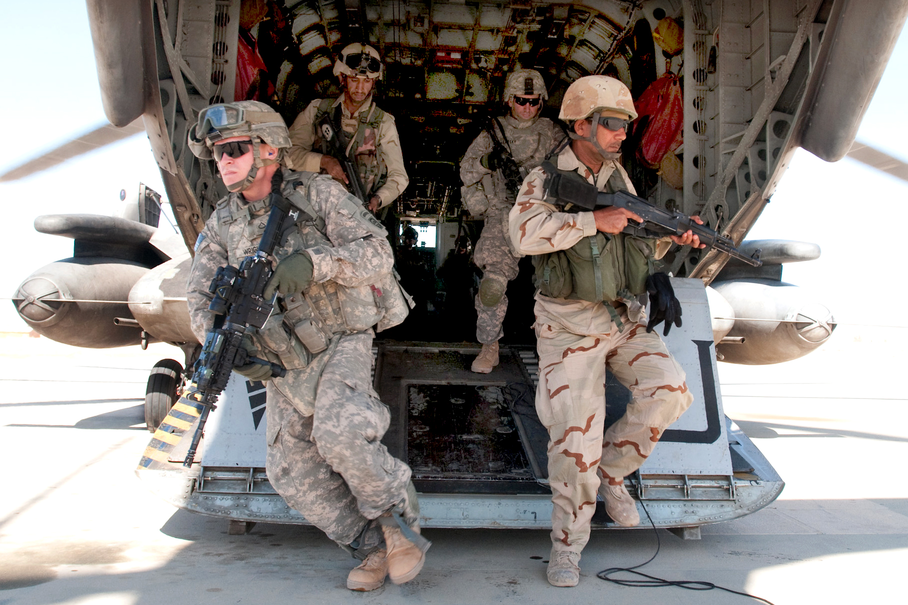 U.S. Army paratroopers and Iraqi commandos and scouts exit a Marine CH ...