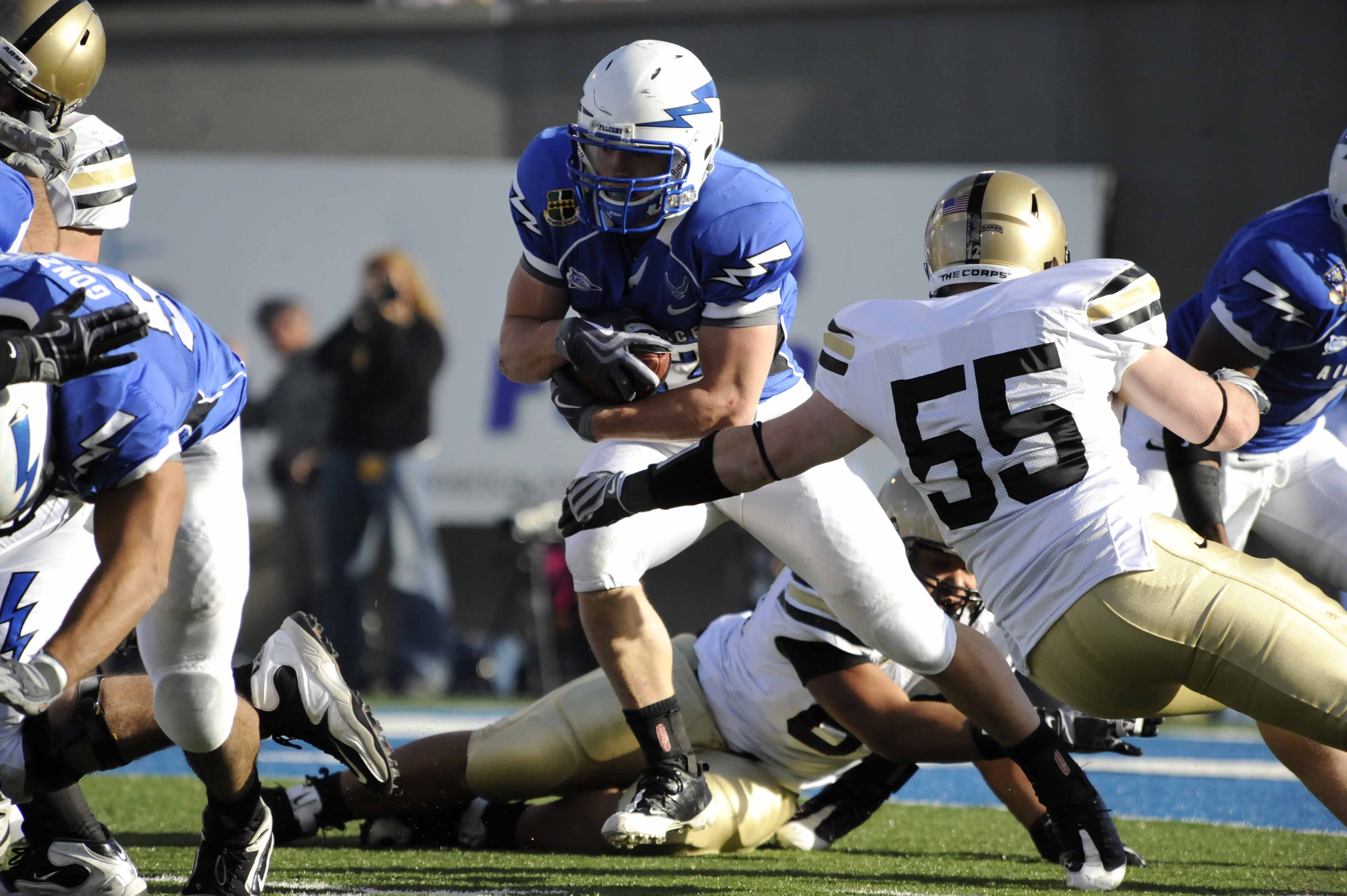 Outdoor Rec takes Airmen, families to see USAFA game > Ellsworth Air ...